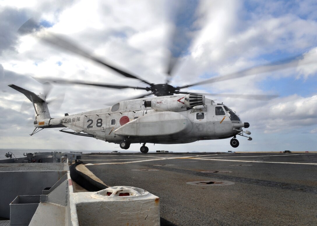 A Japanese Maritime Self-Defense Force MH-53 Sea Stallion helicopter ...