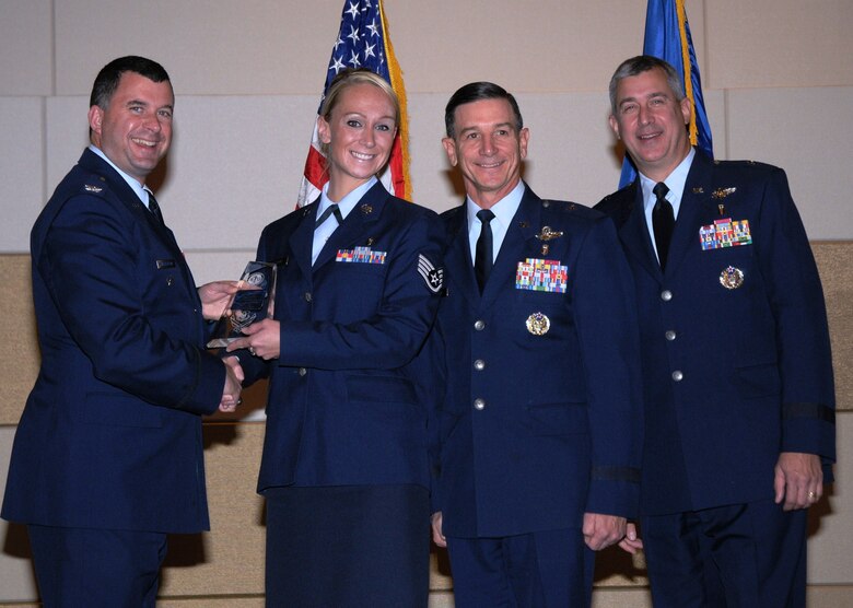 477th Aerospace Medical Flight earns AFRC award > 477th Fighter Group ...