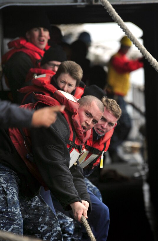 U.S. Navy sailors aboard the guided-missile cruiser USS Bunker Hill ...
