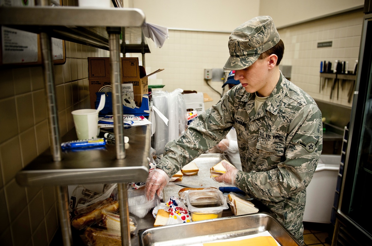 35th FSS works hard through the holidays to give Airmen a taste of home ...