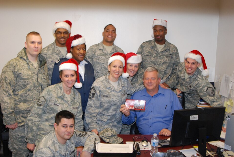 Recruiters spread holiday cheer > Marine Corps Logistics Base Albany ...