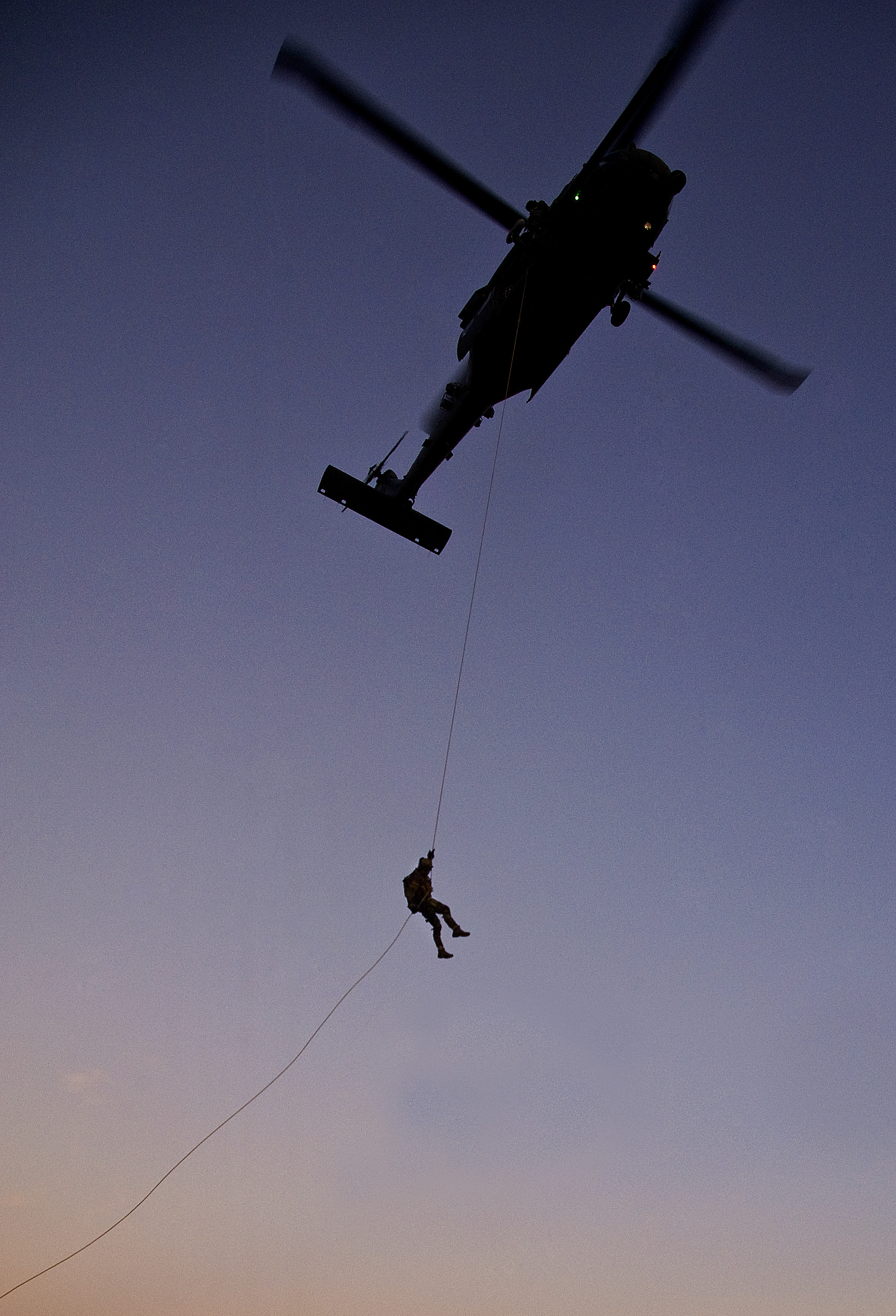 Air Force rescuers pull female hiker to safety > Air Force Reserve ...