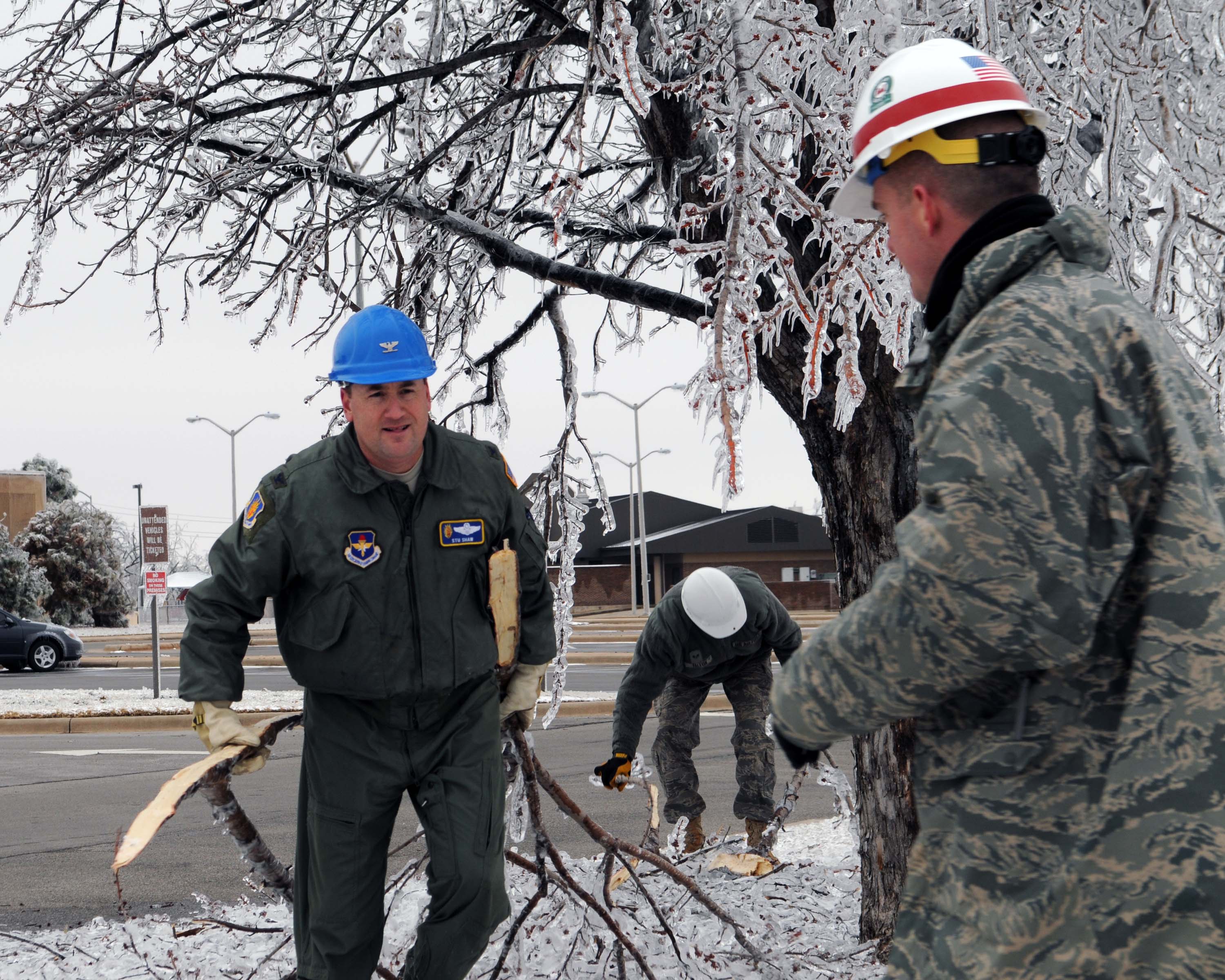 Altus continues ice storm recovery > Altus Air Force Base > Article Display