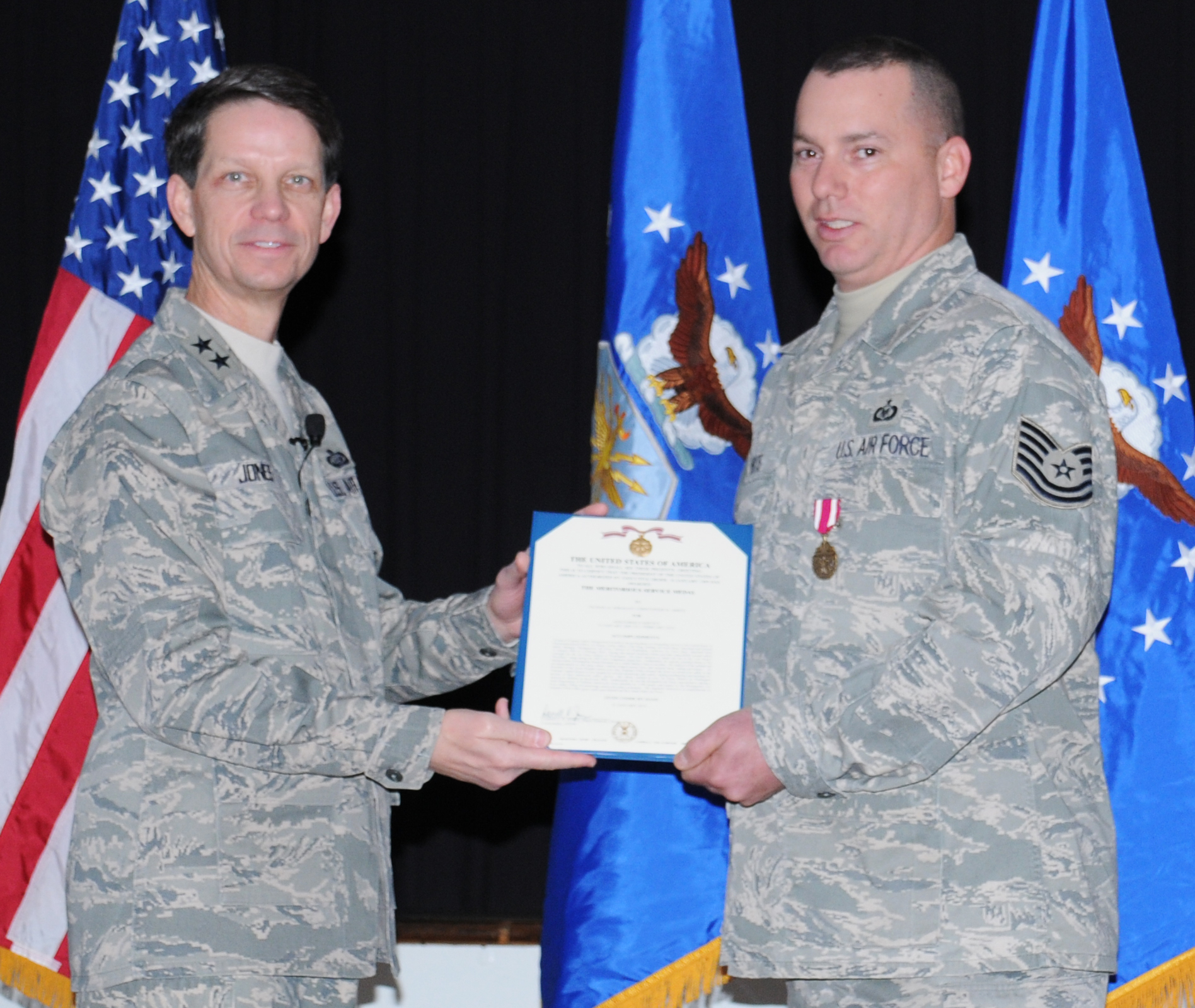 General Jones outlines priorities during AFDW Commander's Call > Air ...