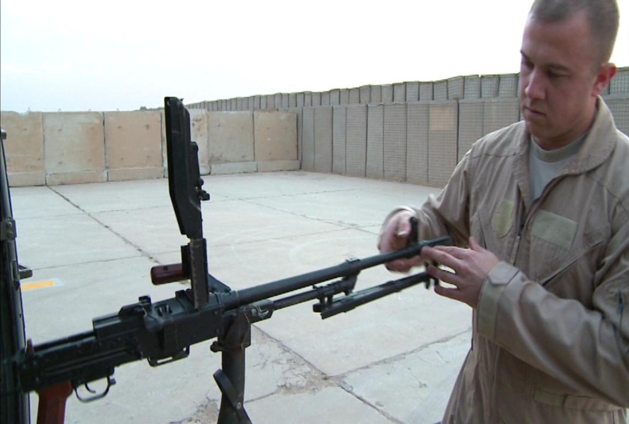 Iraqi gunners look out from above > U.S. Air Forces Central > Display