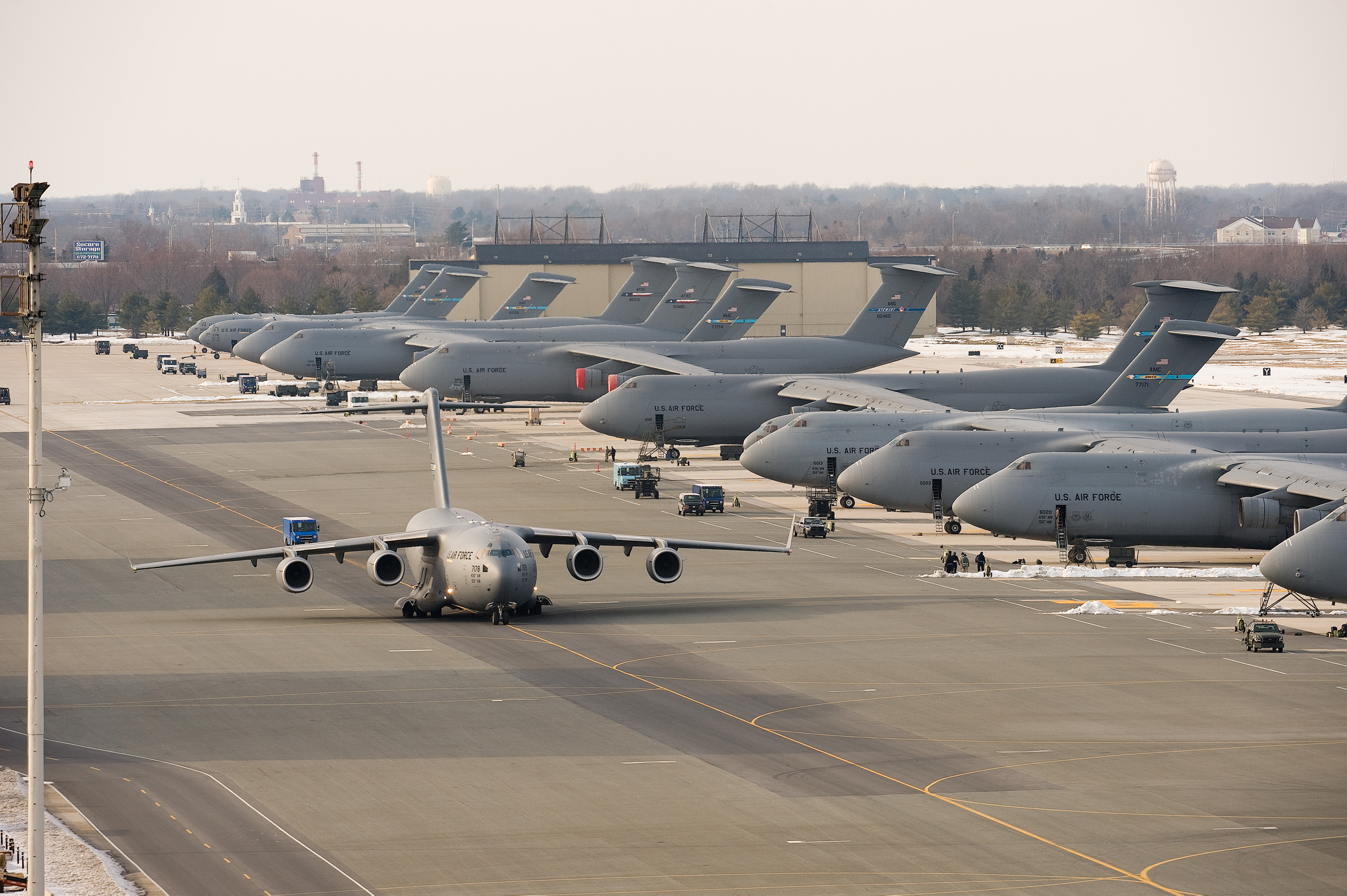 Dover aircraft depart before storm > Dover Air Force Base > Article Display