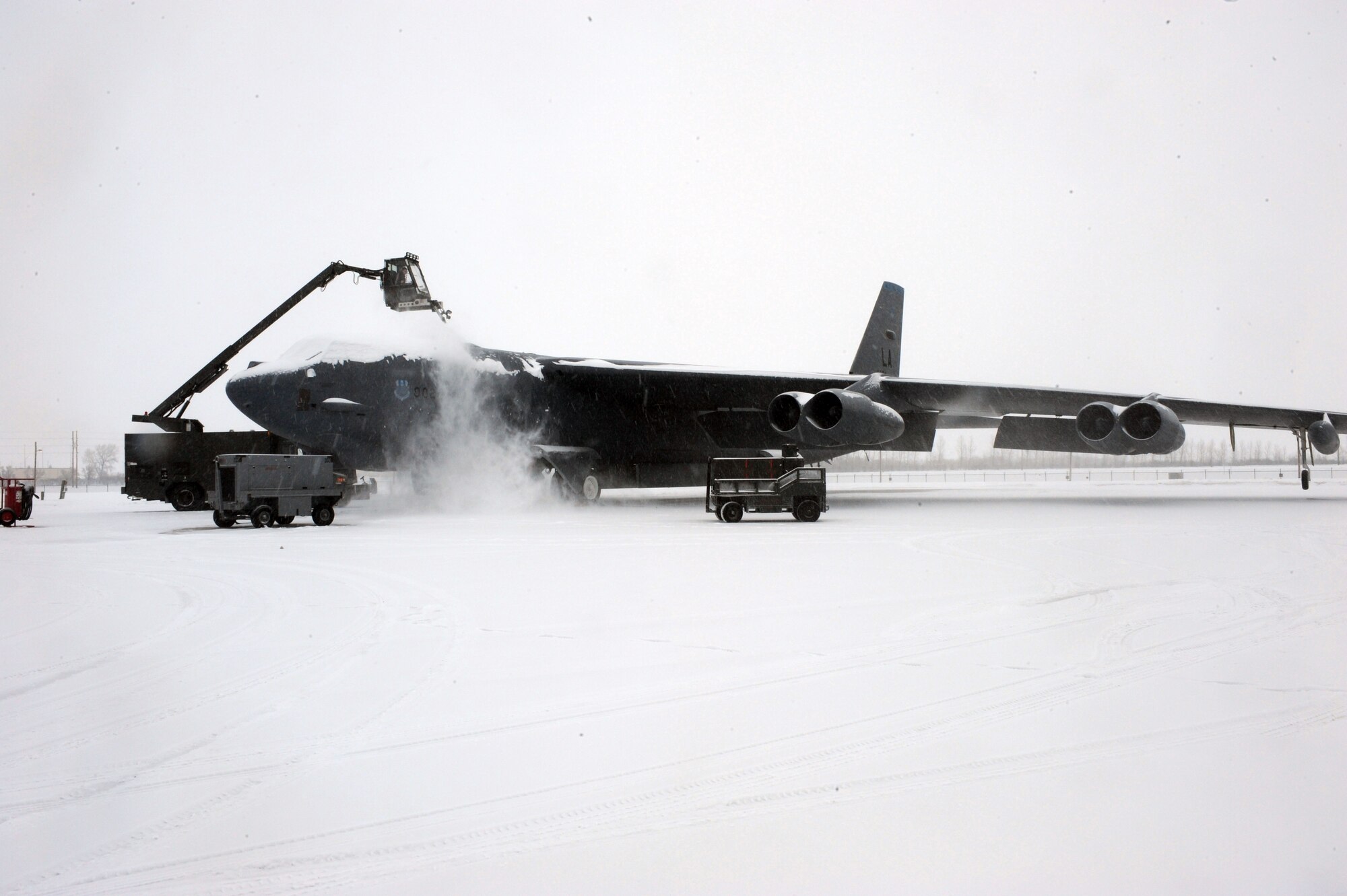 Snow, ice can't stop a BUFF > Minot Air Force Base > Article Display