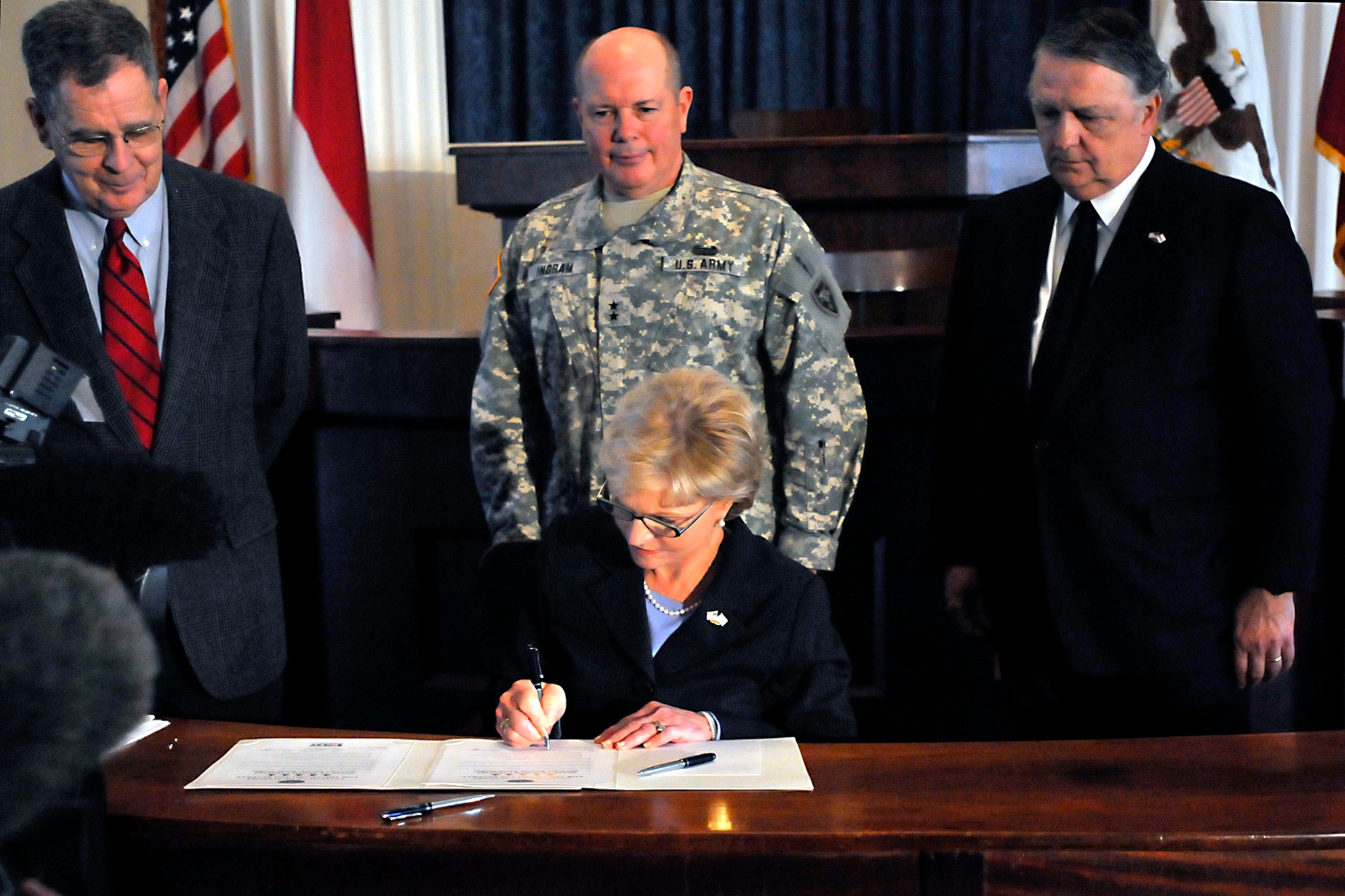 Governor signs statement of support > 916th Air Refueling Wing ...