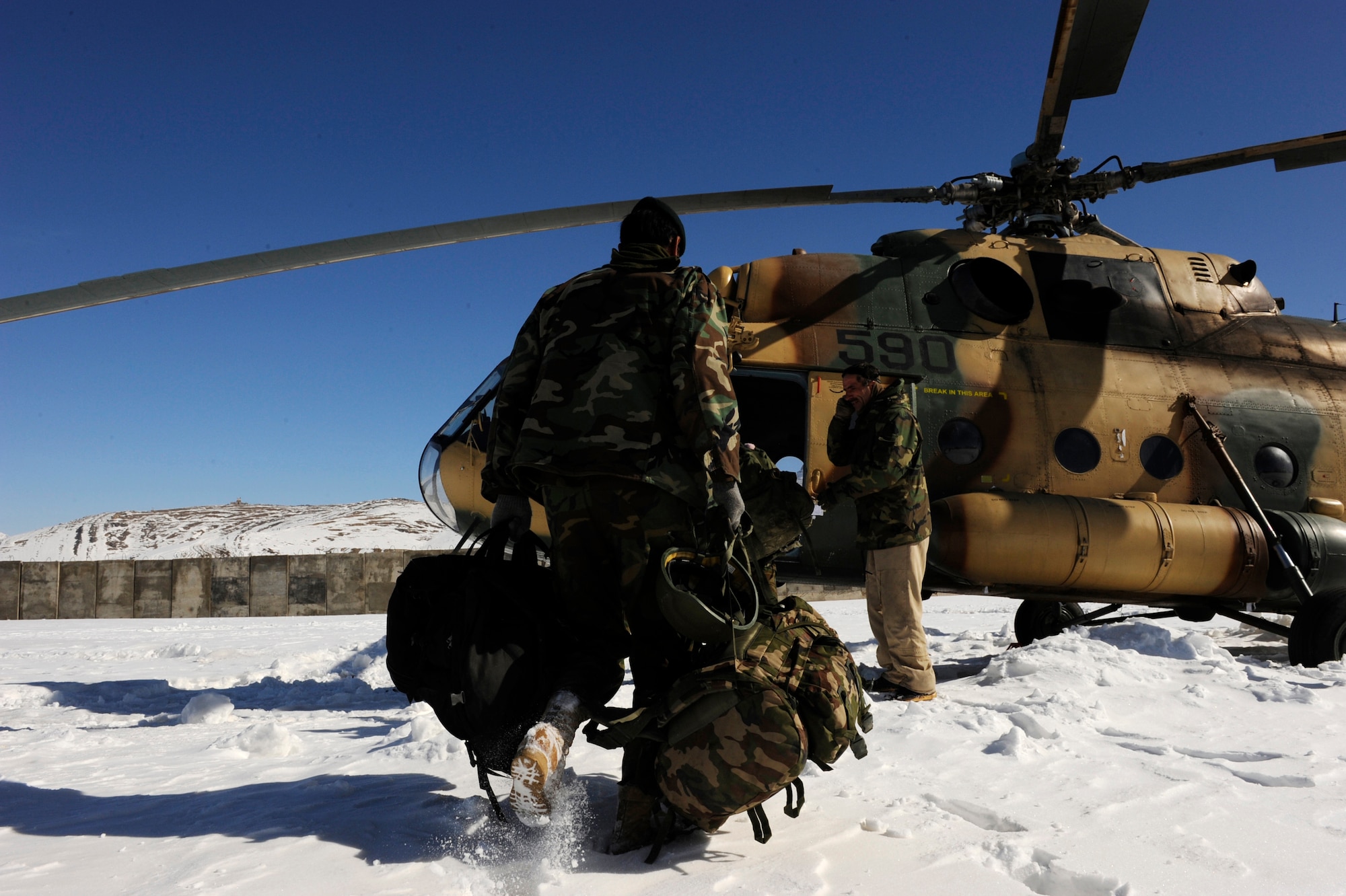 Afghan Air Corps take steps to fly re-supply missions > U.S. Air Forces ...