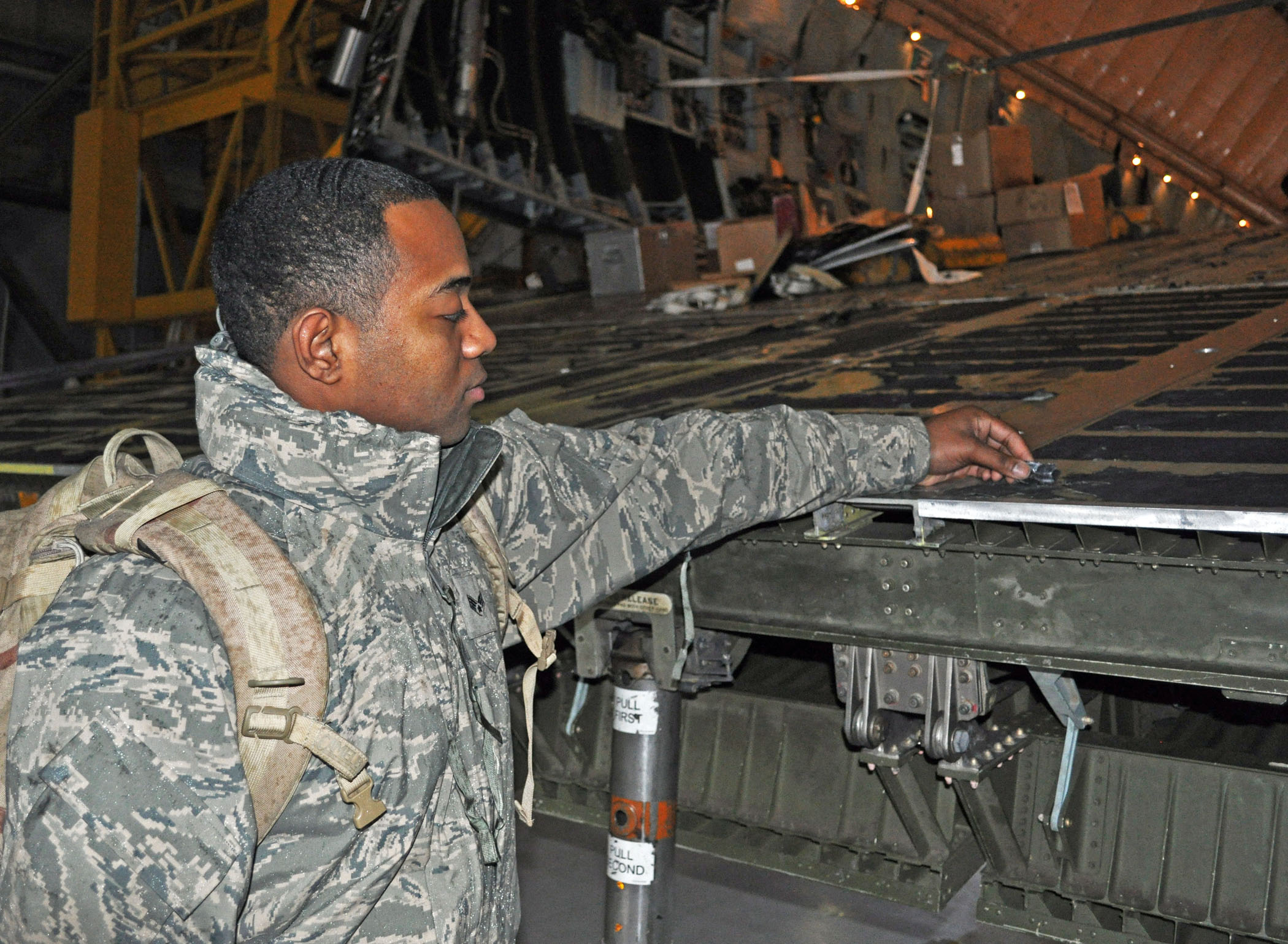 349th Aircraft Maintenance Squadron Airmen help Travis C-5 Galaxy get ...
