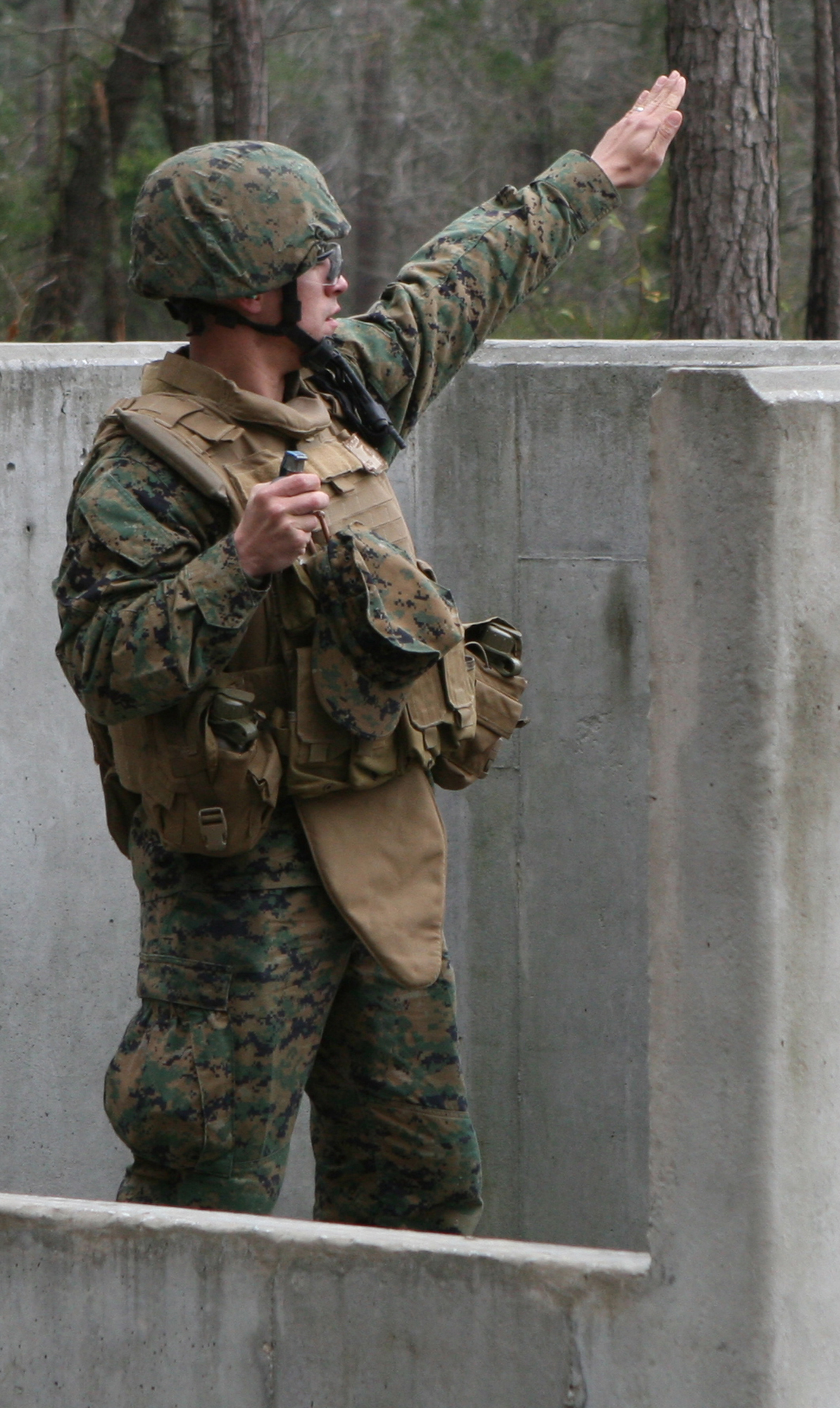 Energy symposium looks at reducing the load in Marine Corps ...