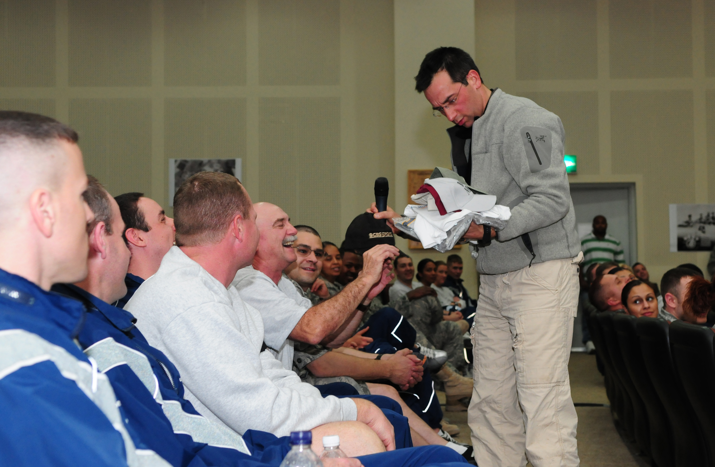 Comedians entertain troops in Southwest Asia > U.S. Air Forces Central ...
