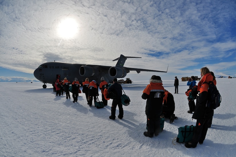 Operation Deep Freeze continues > Air Mobility Command > Article Display