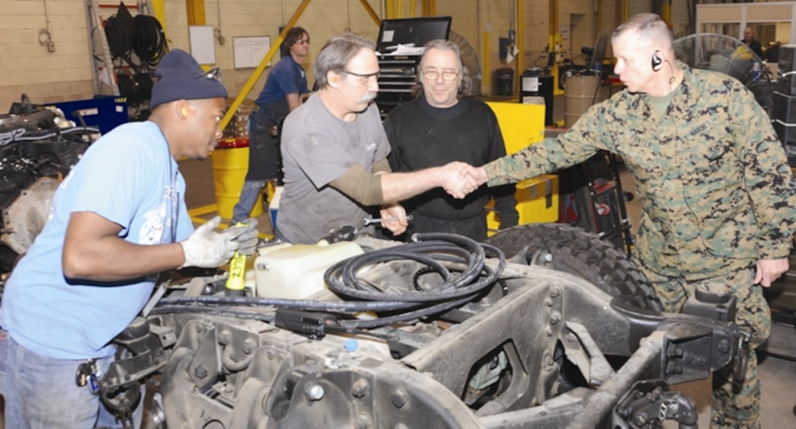 I&L Lt. Gen. tours LOGCOM > Marine Corps Logistics Base Albany > News ...
