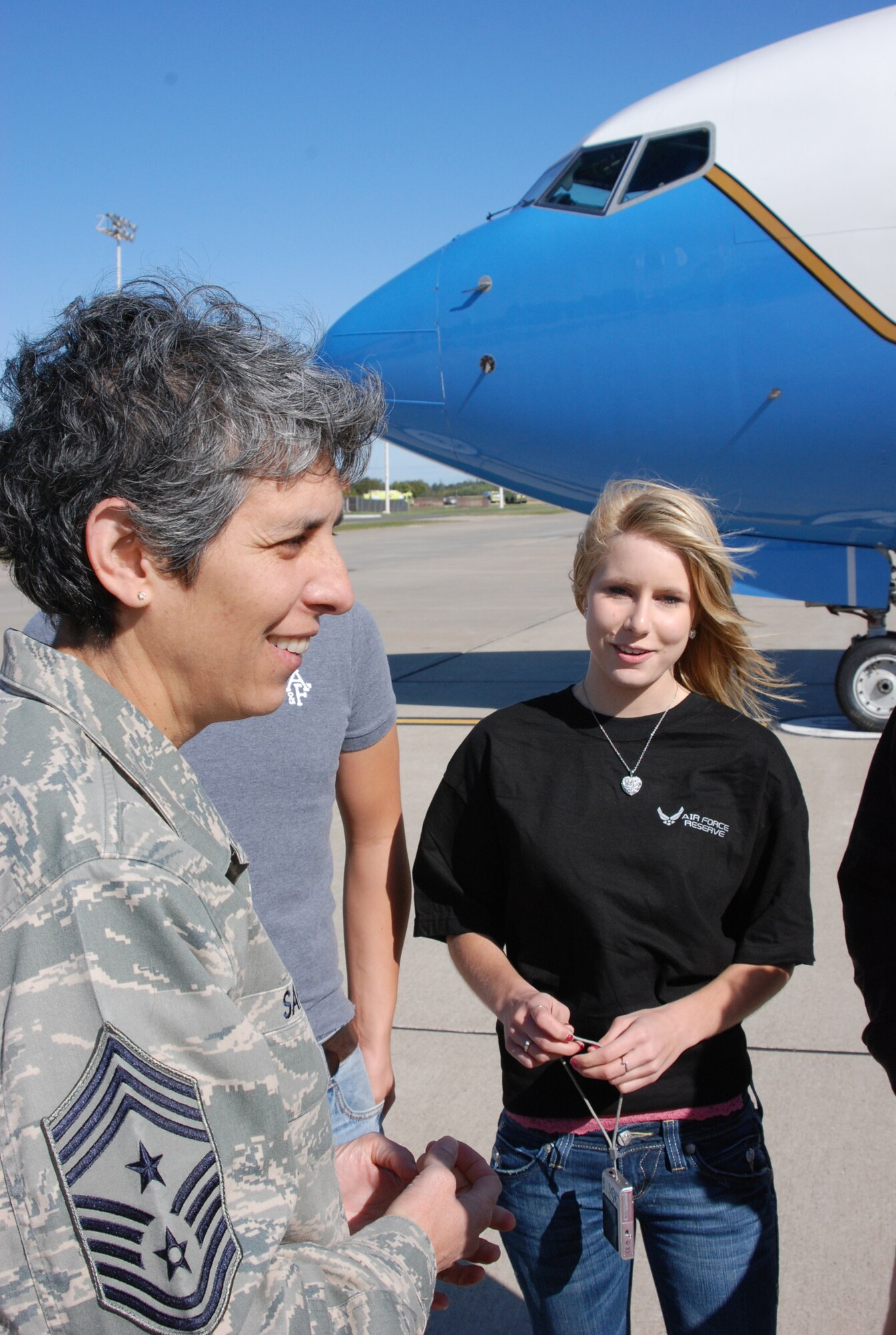 Welcome and a smile for 2010 > 932nd Airlift Wing > Article Display