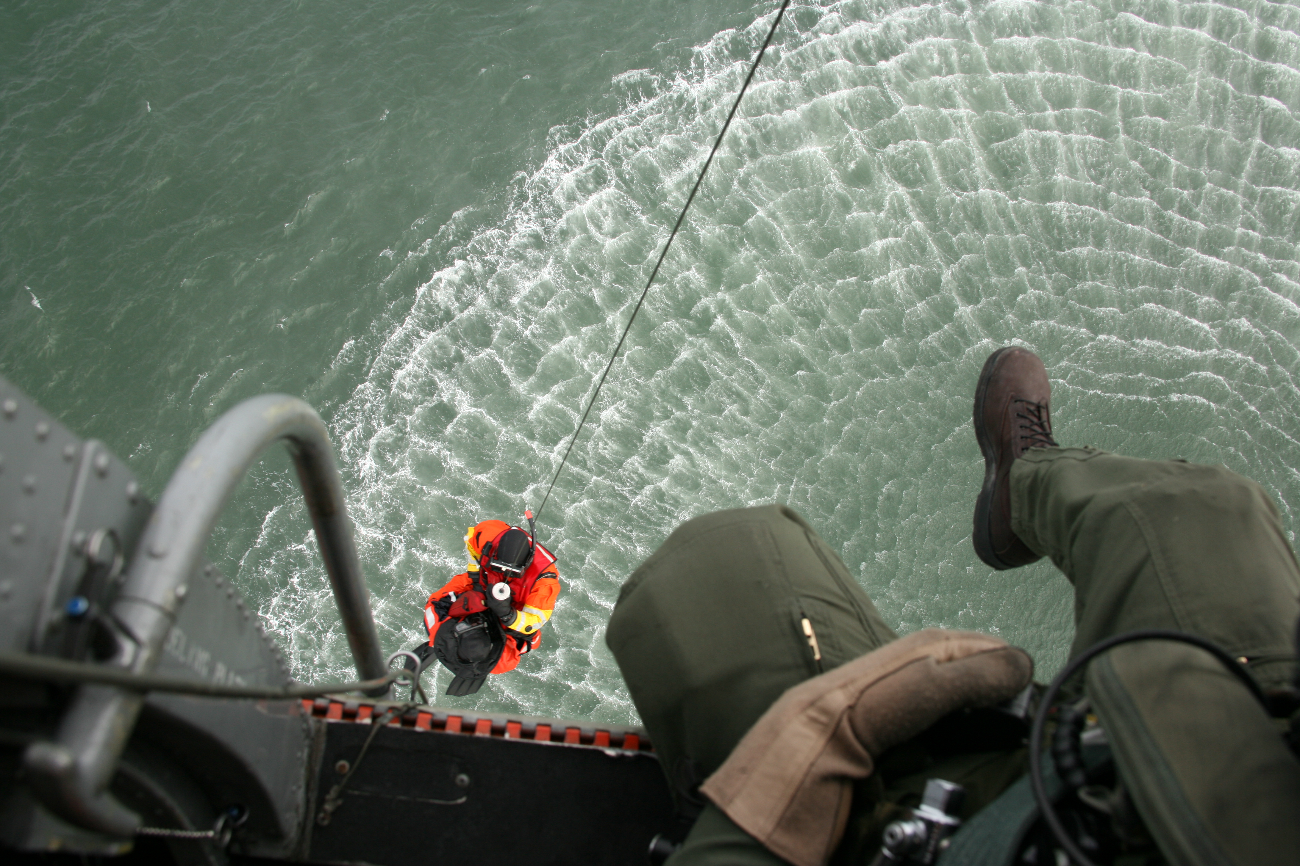 VMR-1 dives in: Cherry Point search and rescue team trains to save ...