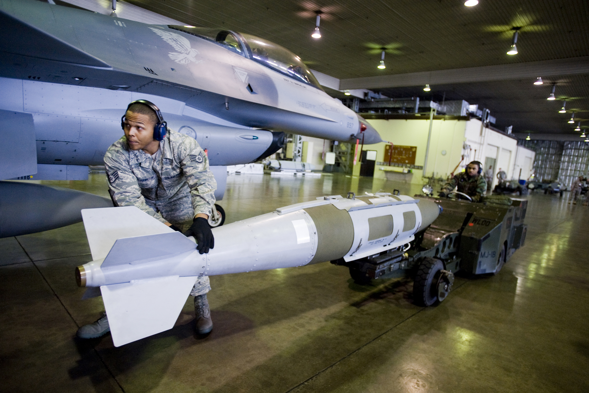 Load crews race for best of quarter > Misawa Air Base > Article Display