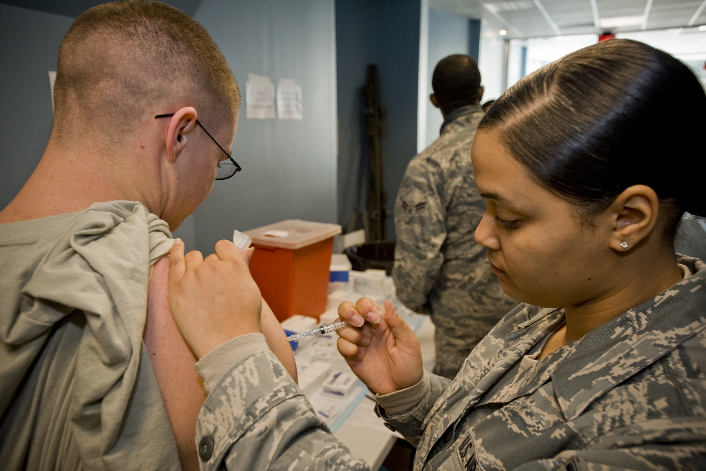 Airmen receive H1N1 vaccine > Misawa Air Base > Article Display