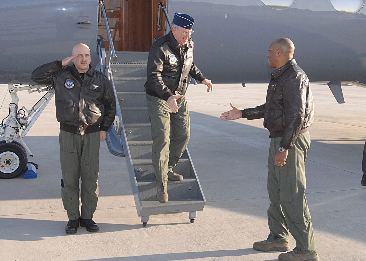 COMUSAFE, command chief visit Aviano > Aviano Air Base > Display