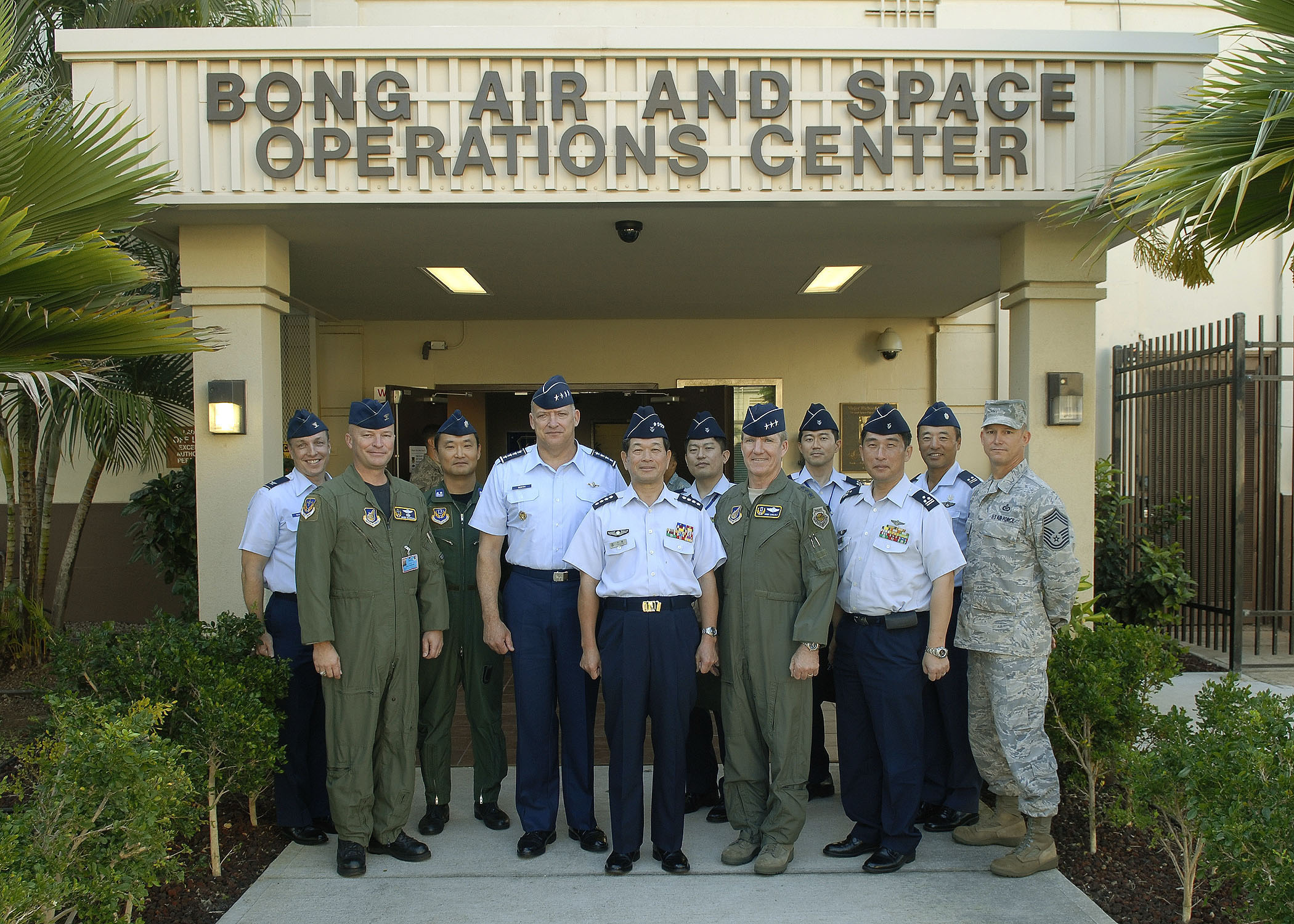 JSDF chief of staff visits Hickam