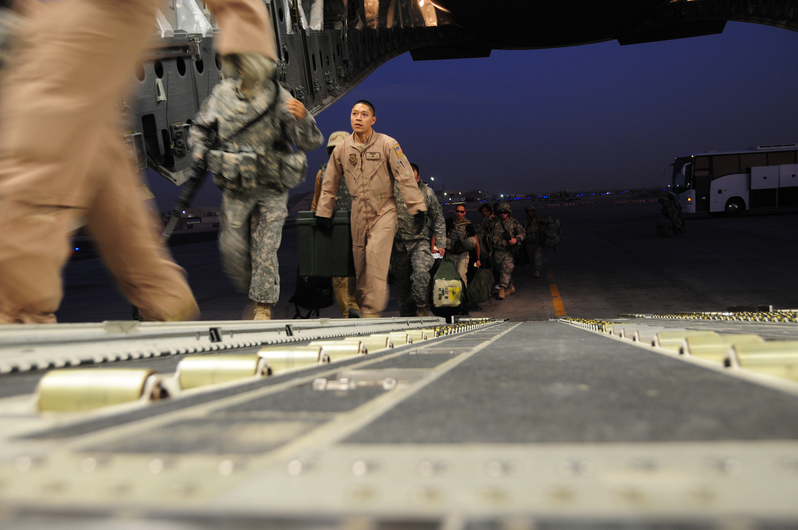 Loadmasters Keep Cargo, Passengers Moving in AOR > Joint Base McGuire ...