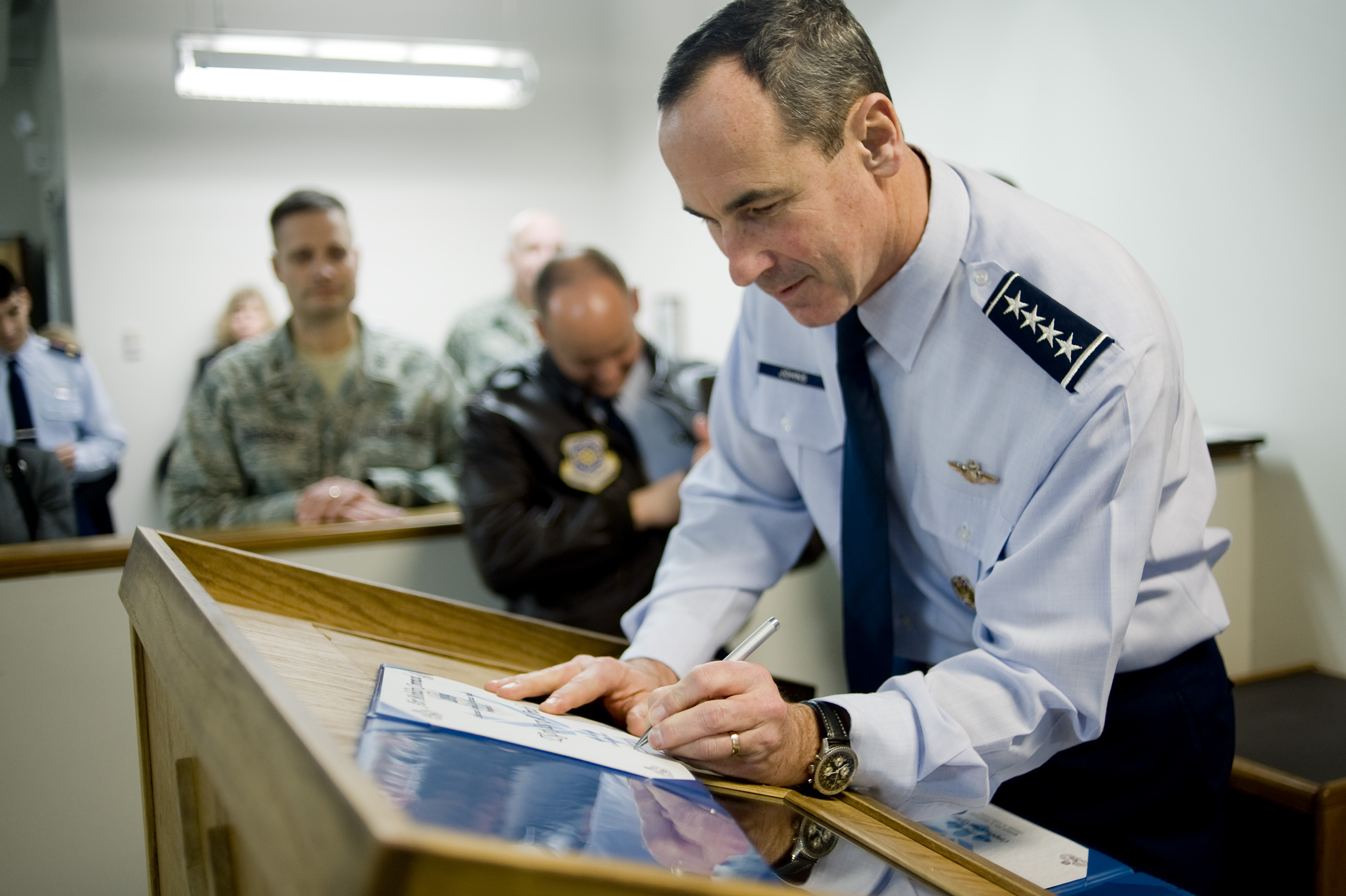 AMC commander visits McChord > Air Mobility Command > Article Display