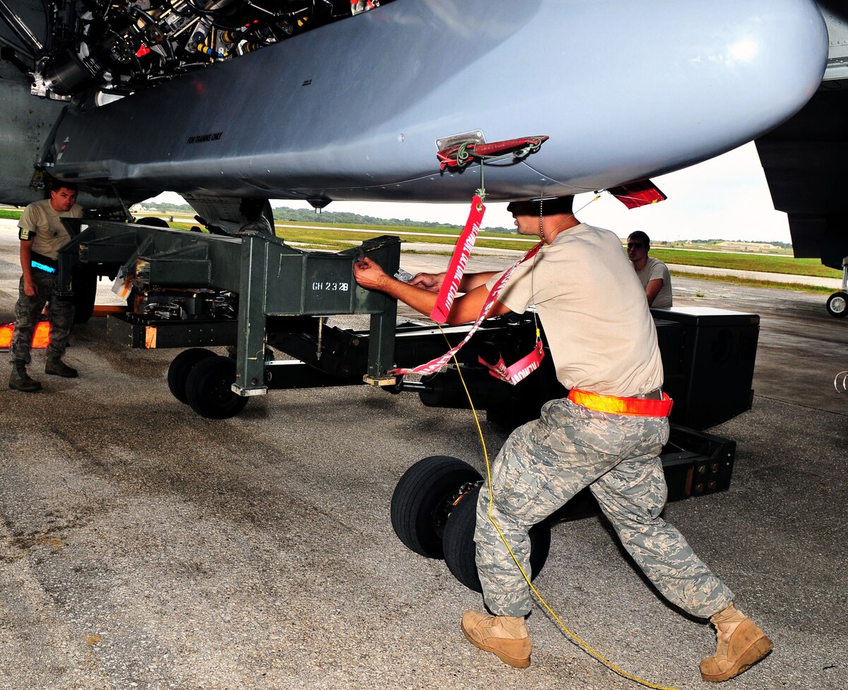 Load 'em up: Deployers test preparedness during ORE > Andersen Air ...