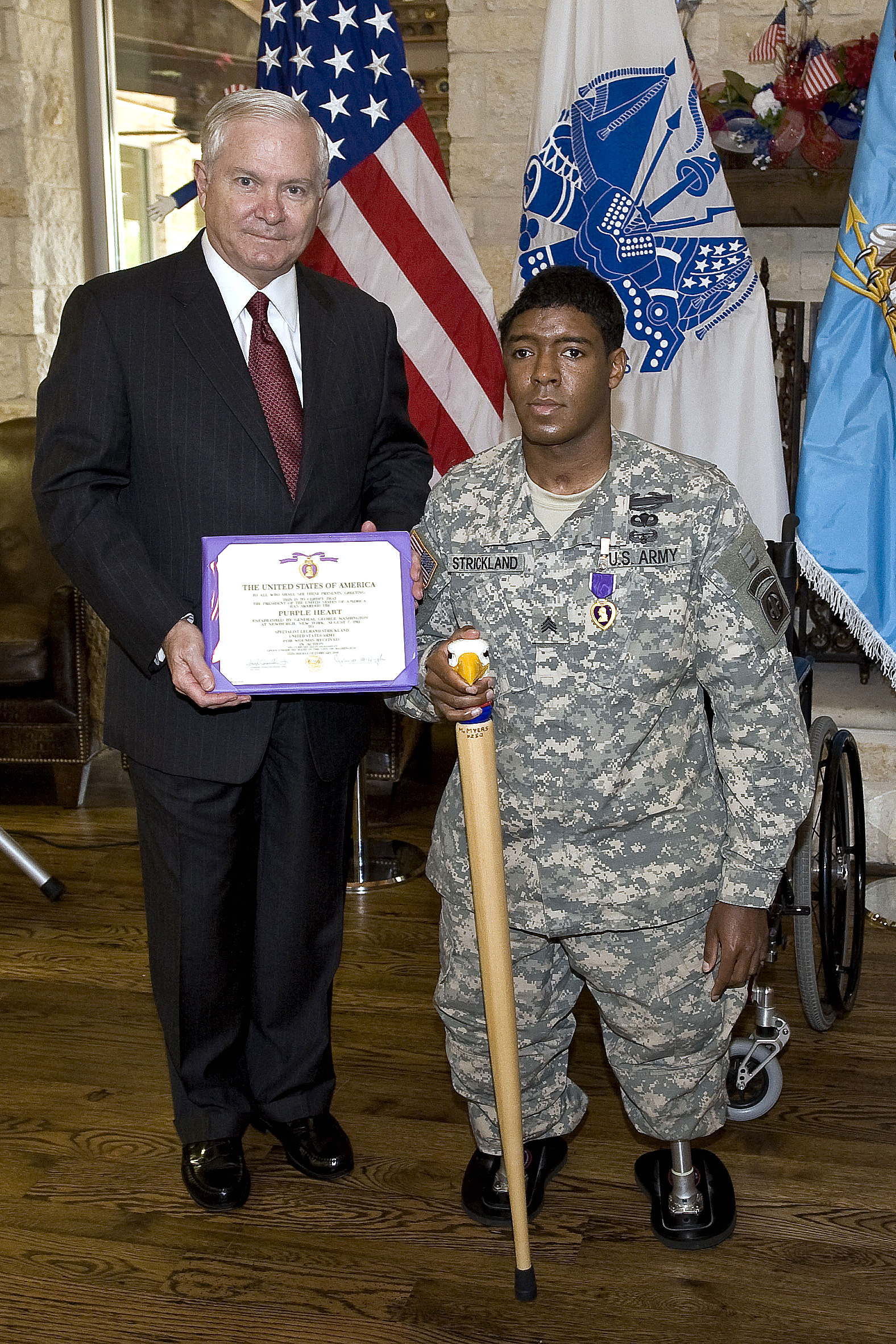 Defense Secretary Robert M. Gates awards the Purple Heart to Army Sgt ...