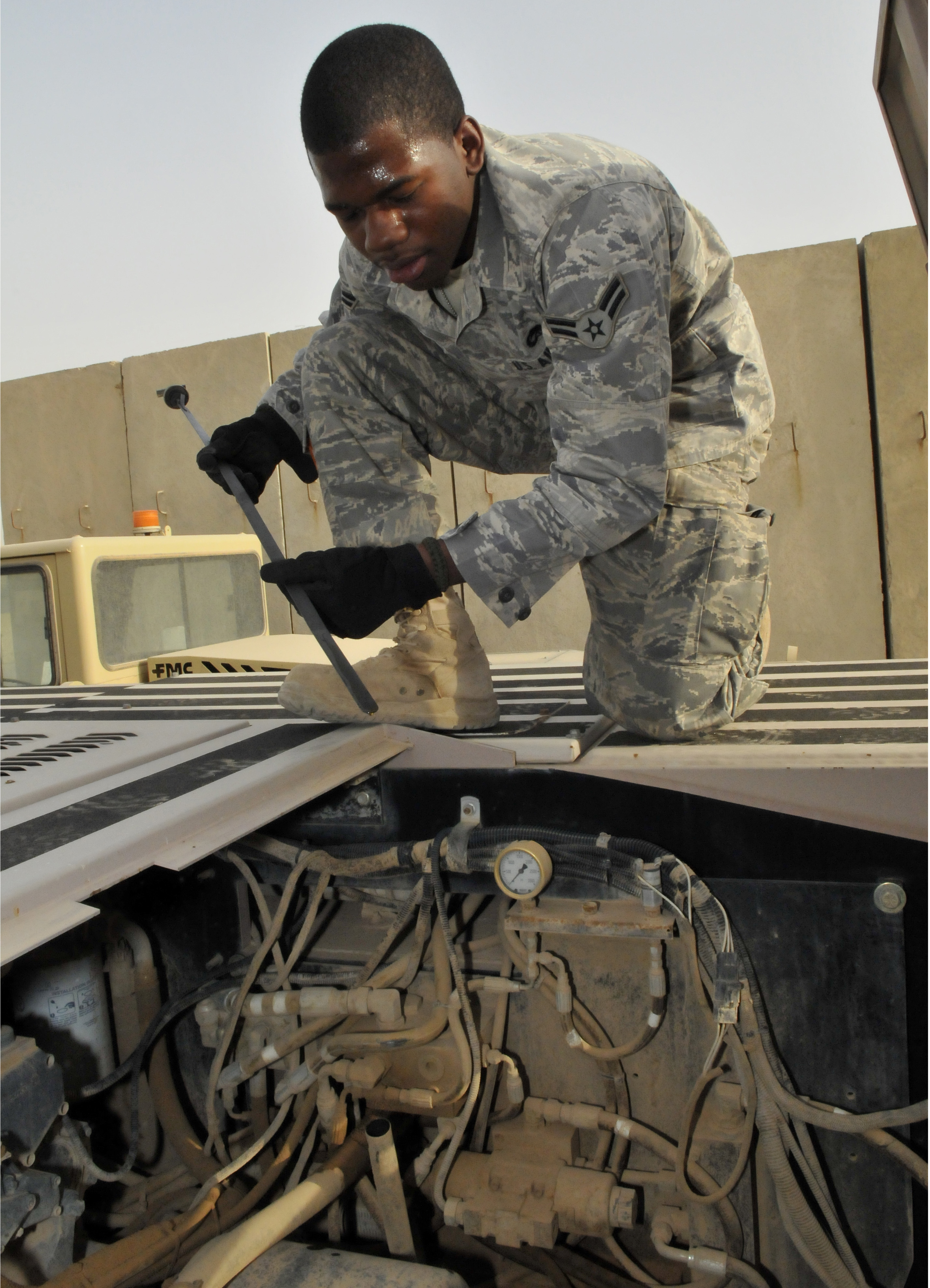 305 AMW Airman provides deployed maintenance support in Iraq > Joint ...