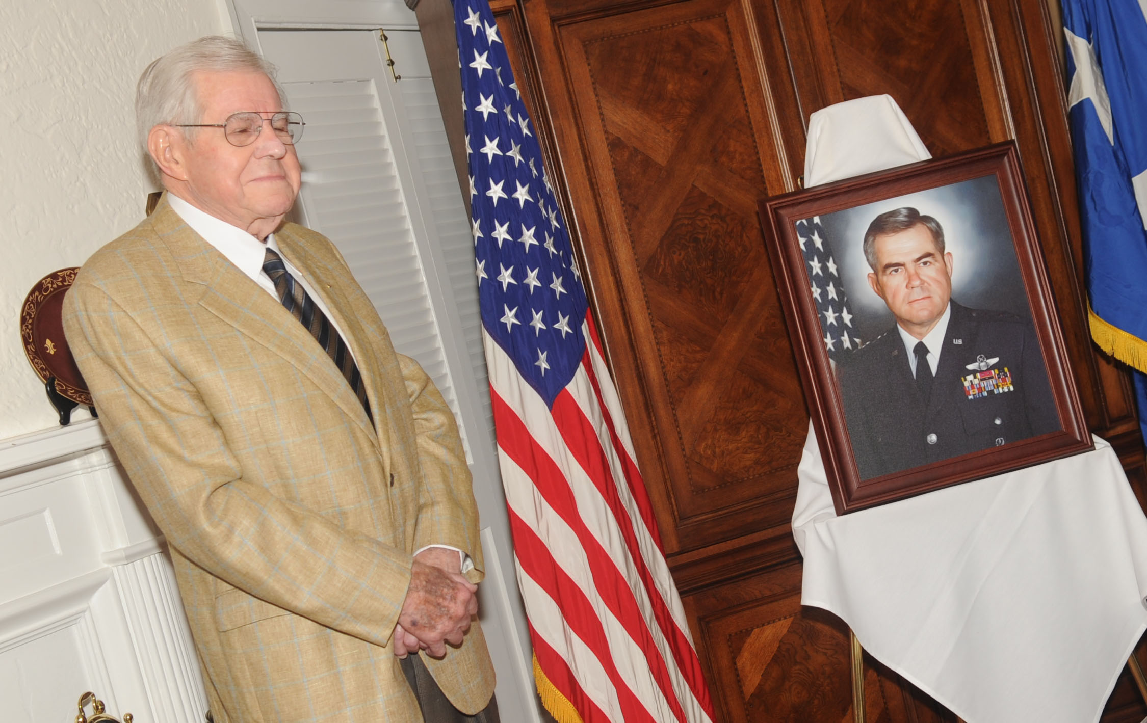 Barksdale dedicates house in honor of General Harris > 8th Air Force/J ...