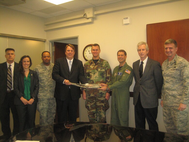 Thermal Blanket Signing Ceremony Held for First AEHF Satellite > Los ...