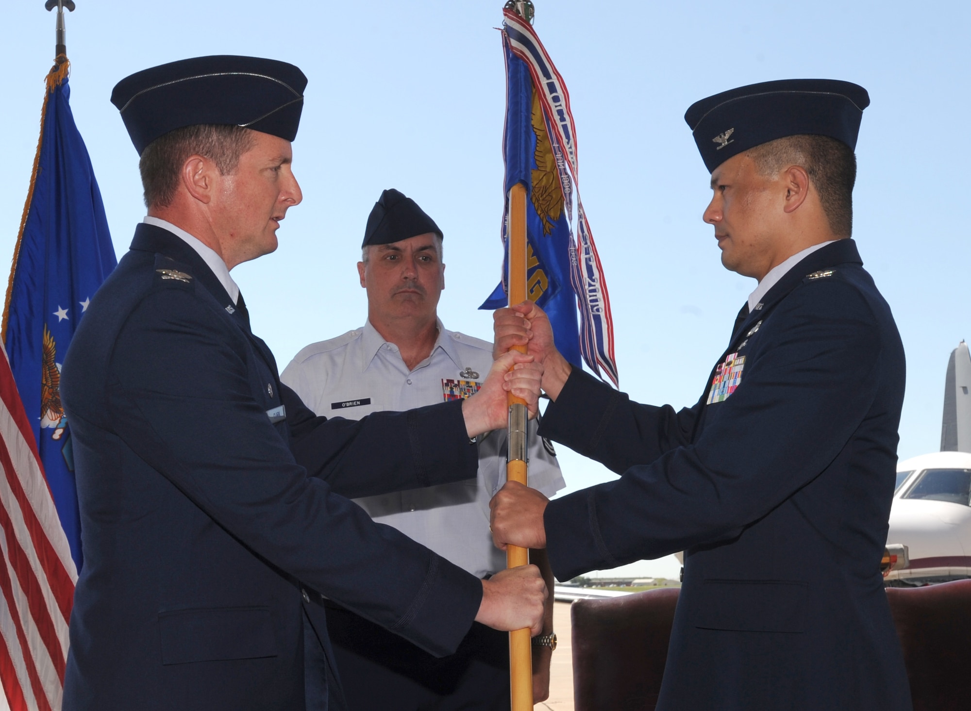 27 SOMXG, base welcomes new commander > Cannon Air Force Base > News