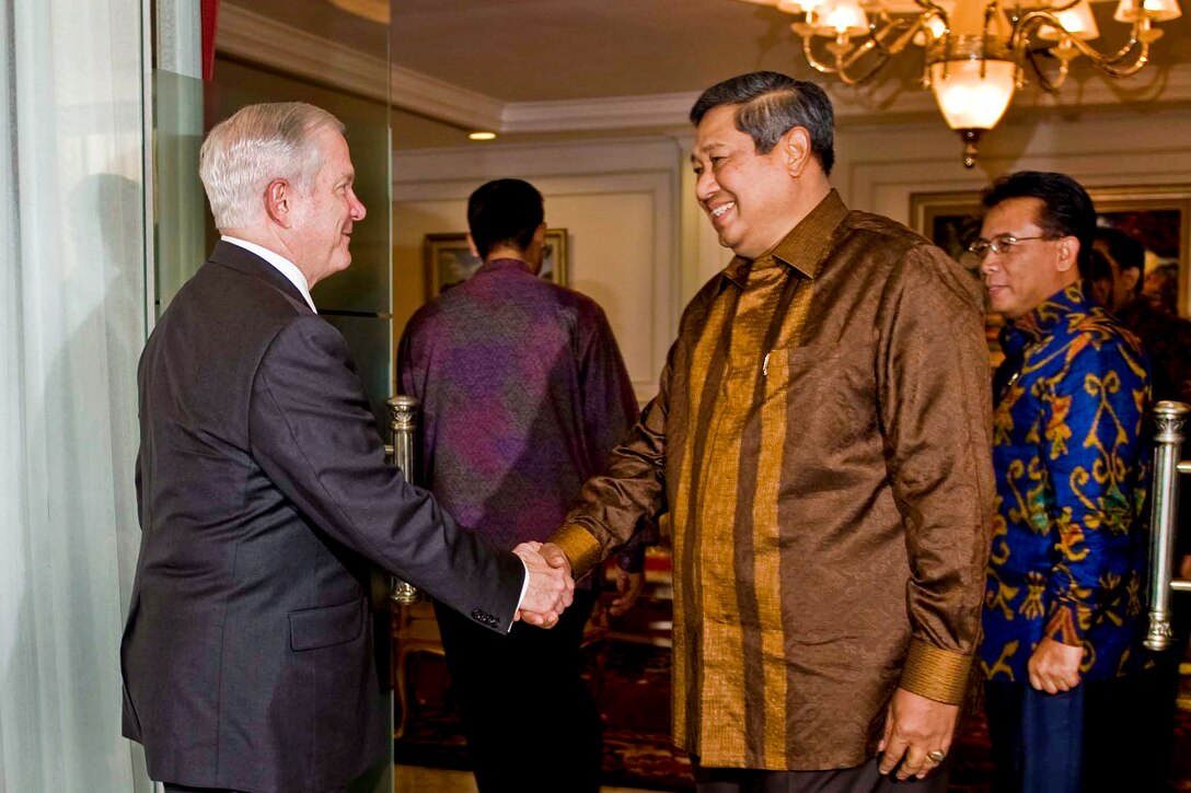 U.S. Defense Secretary Robert M. Gates meets with Indonesian President ...