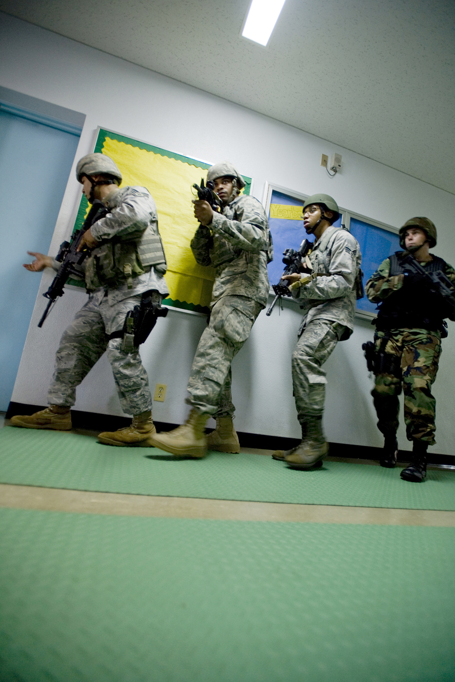 Security forces Airmen, Sailors learn new active shooter techniques ...