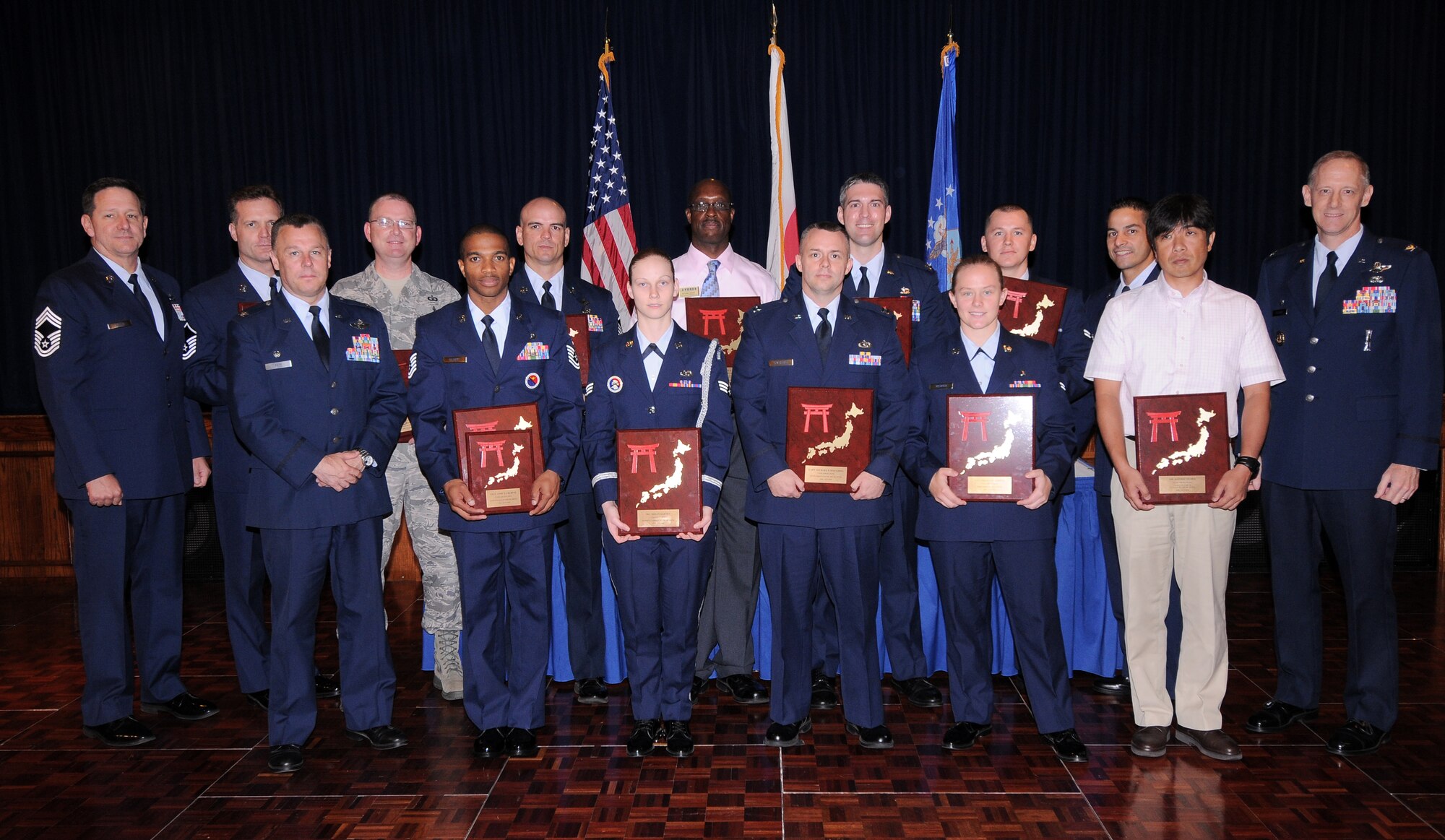 374th Airlift Wing celebrates Quarterly Awards > Yokota Air Base ...