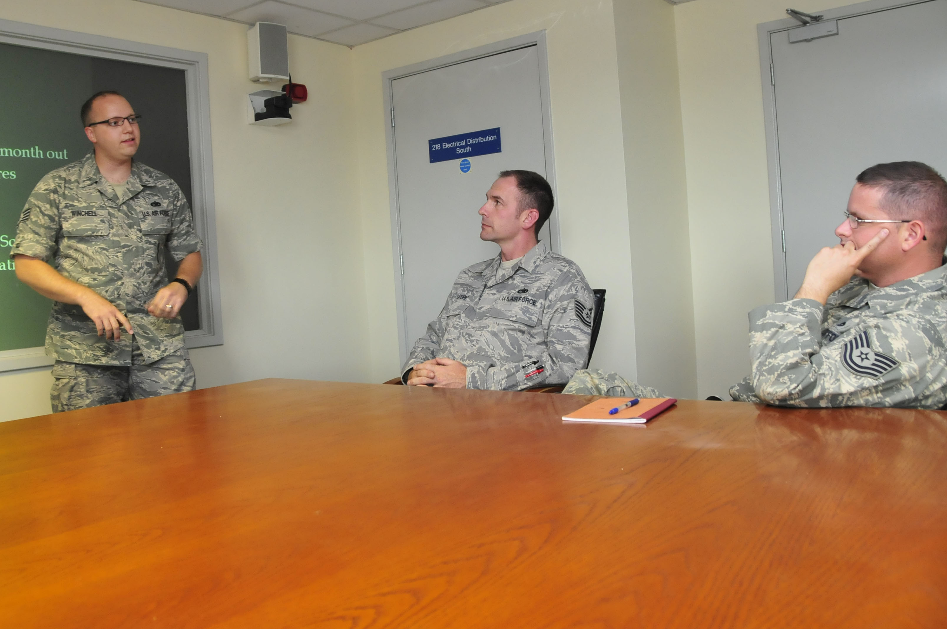 NCO in charge displays 'Service Before Self' > Royal Air Force ...