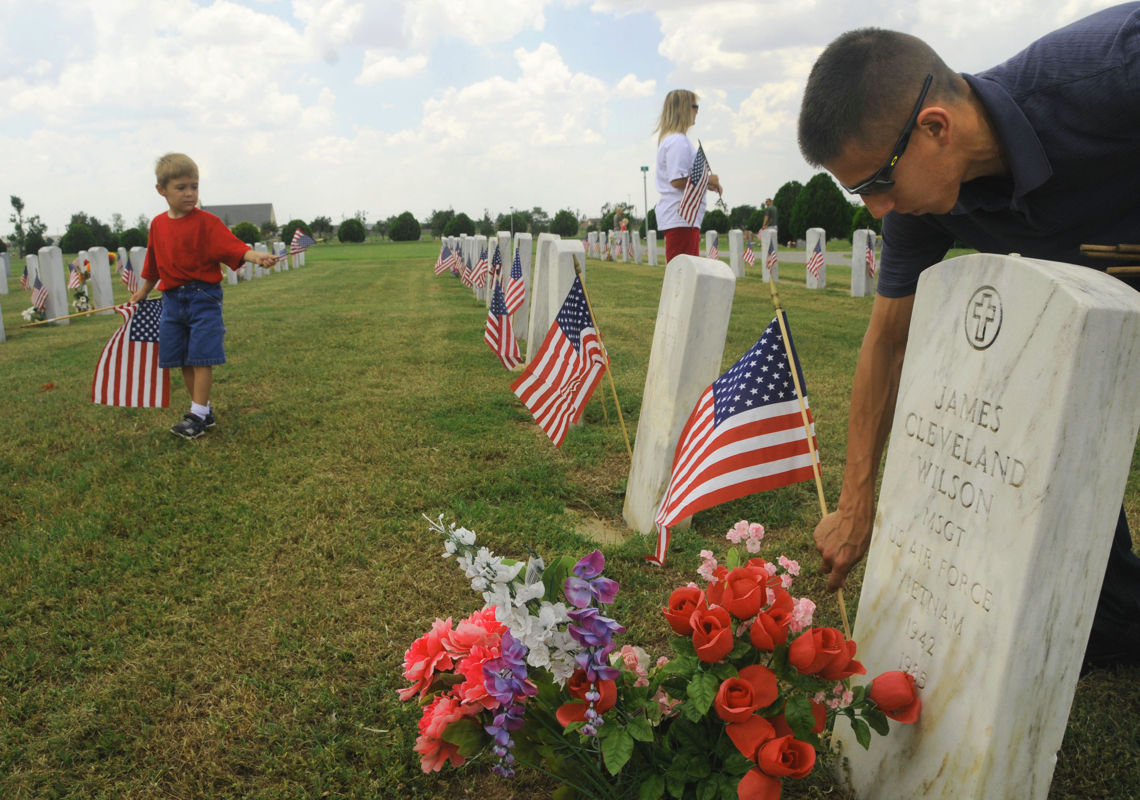 Placing flags on gravesites of veterans
