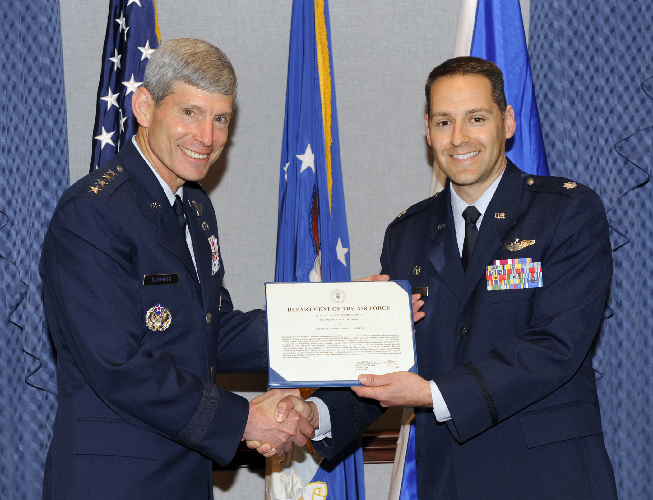 Air Force U-2 pilot receives top safety award > Air Force > Article Display