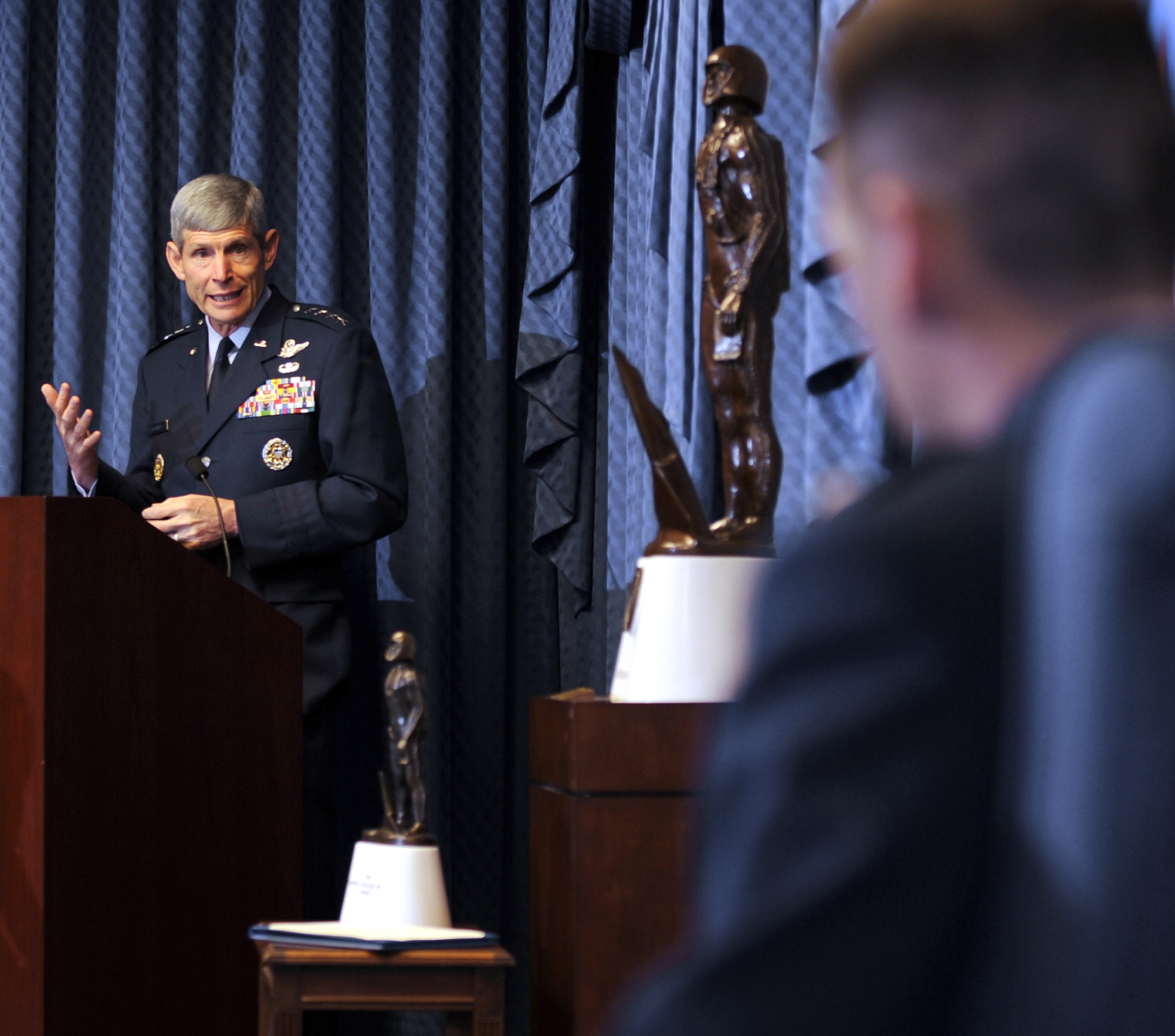Air Force U-2 pilot receives top safety award > Air Force > Article Display