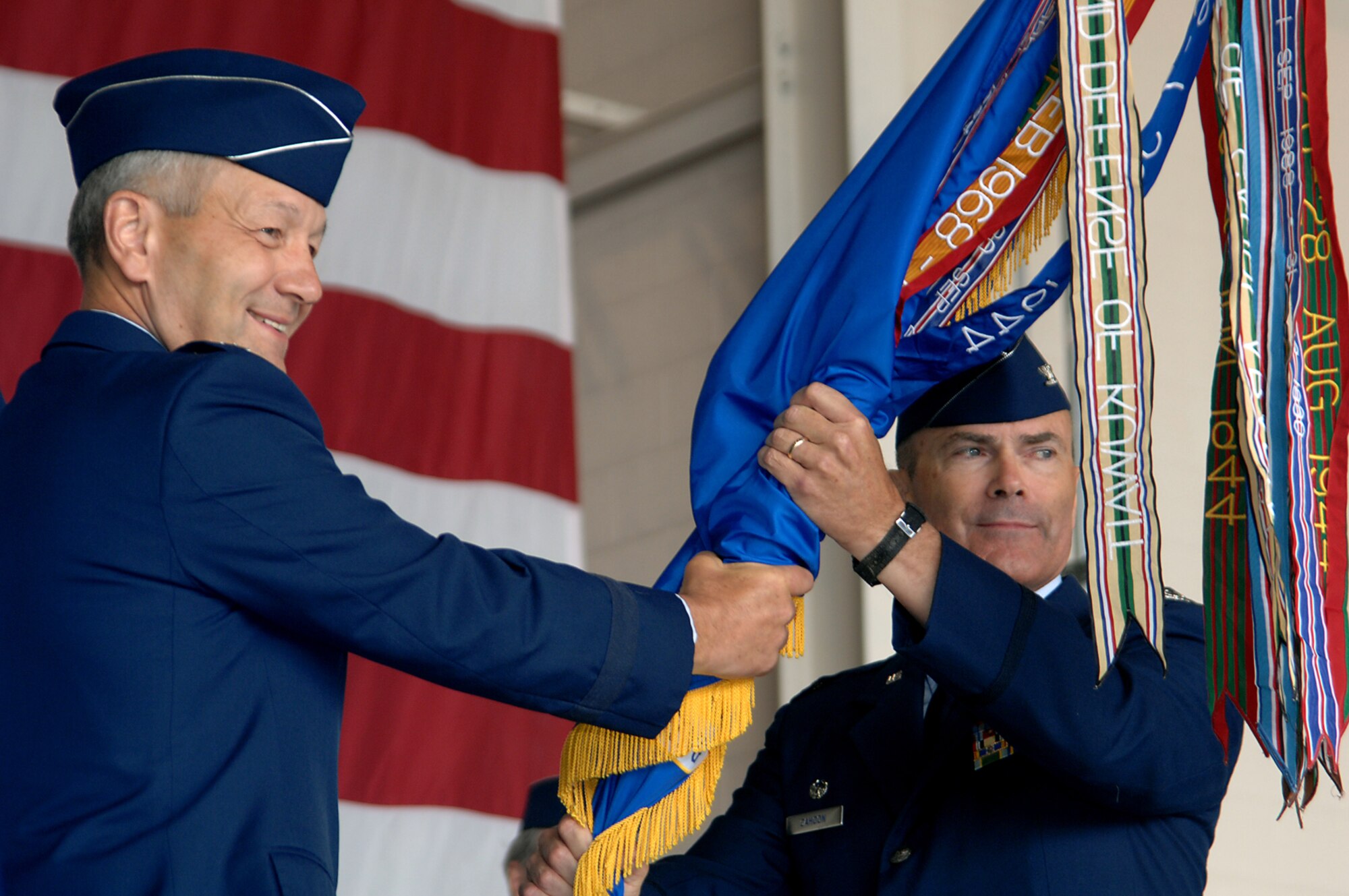 Colonel Cahoon takes command > Grissom Air Reserve Base > News