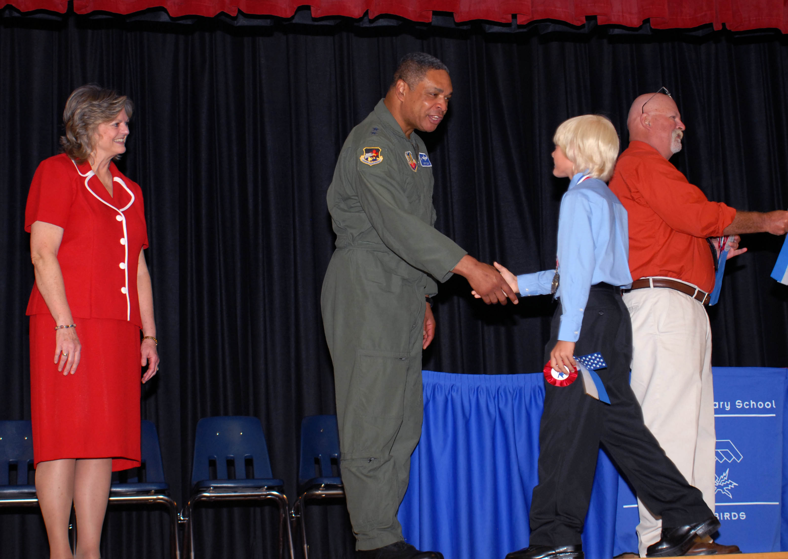 General congratulates Tyndall Thunderbird 5th Graders > CONR-1AF ...
