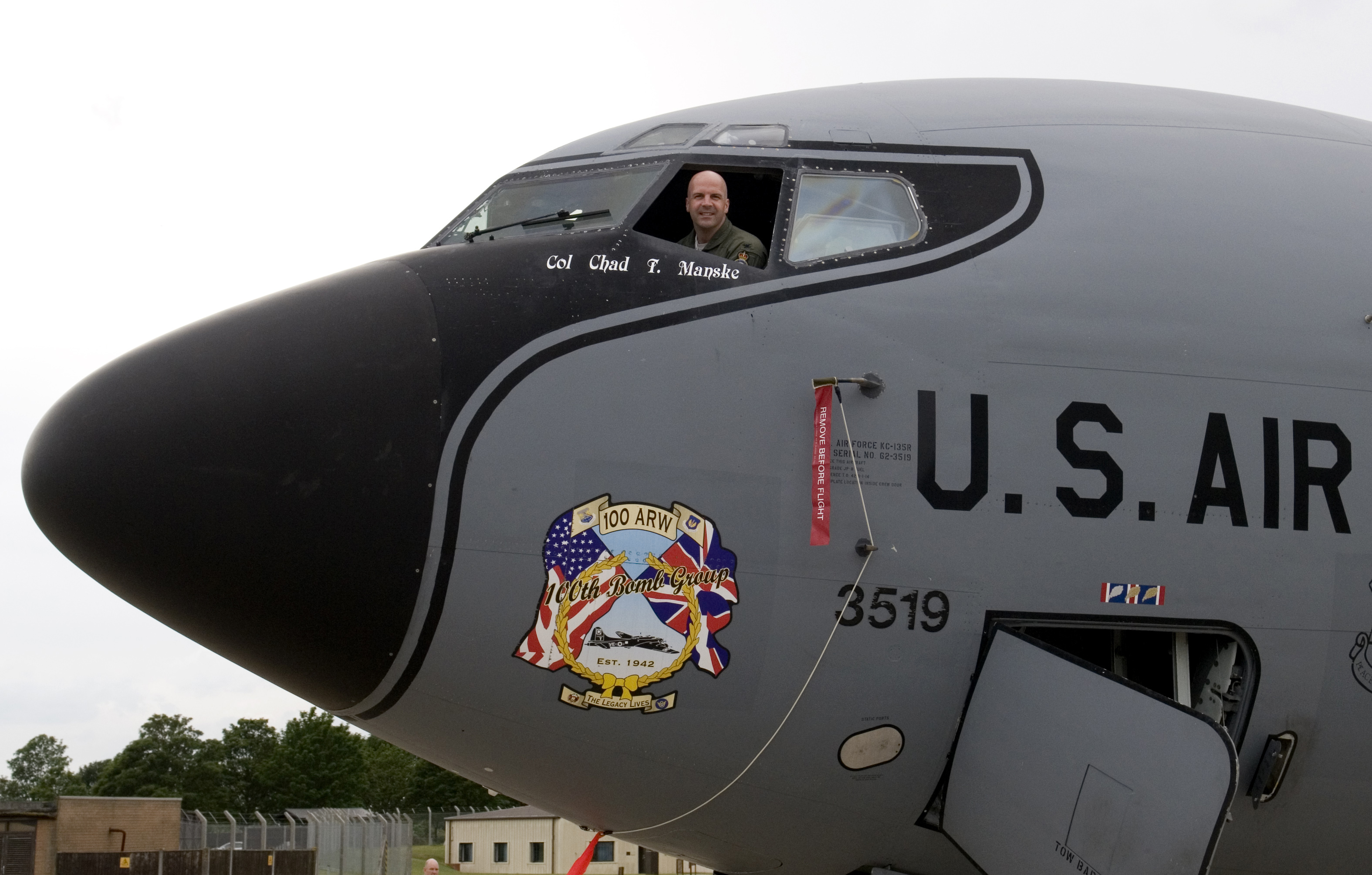 RAF Mildenhall bids farewell to flagship, welcomes new one > Royal Air ...