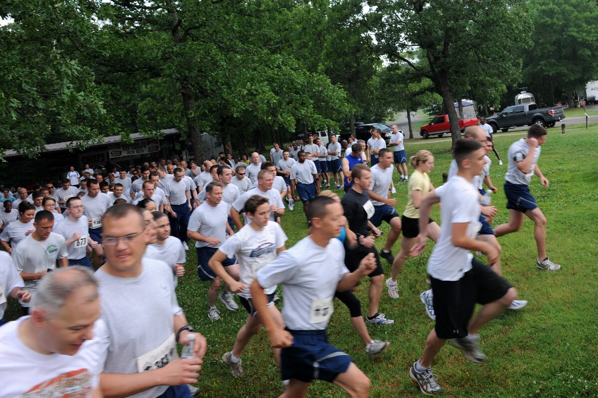 Airmen participate in Chief’s Group fun run > Little Rock Air Force ...