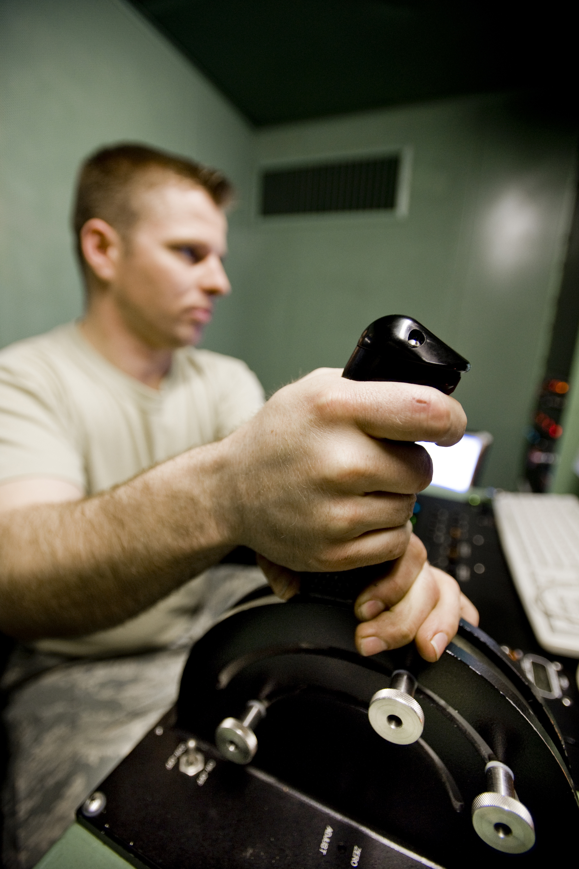 Test cell Airmen prep F-16 engines for flight > Misawa Air Base ...