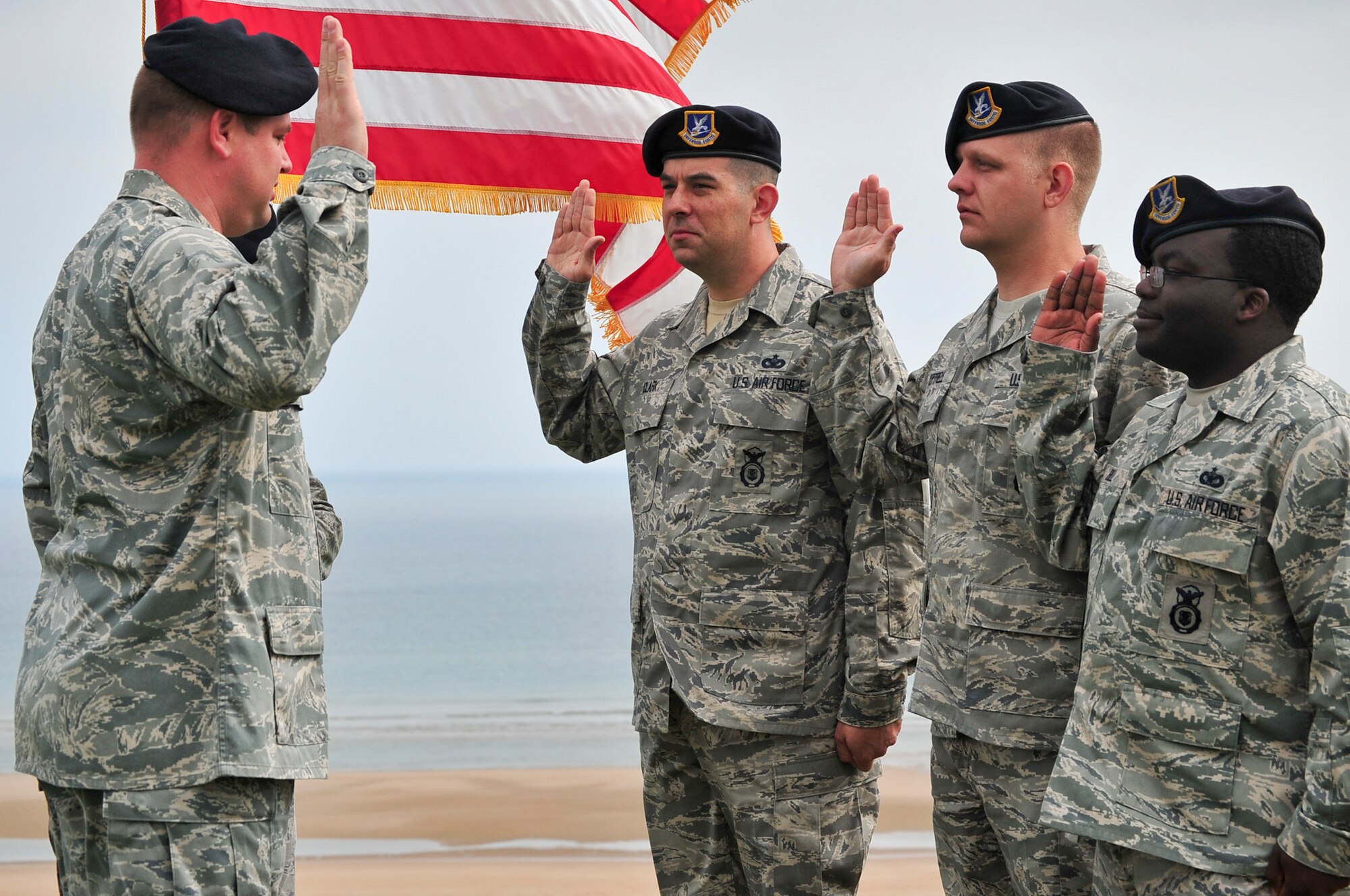 Sabers reenlist on D-Day anniversary > Spangdahlem Air Base > Article ...