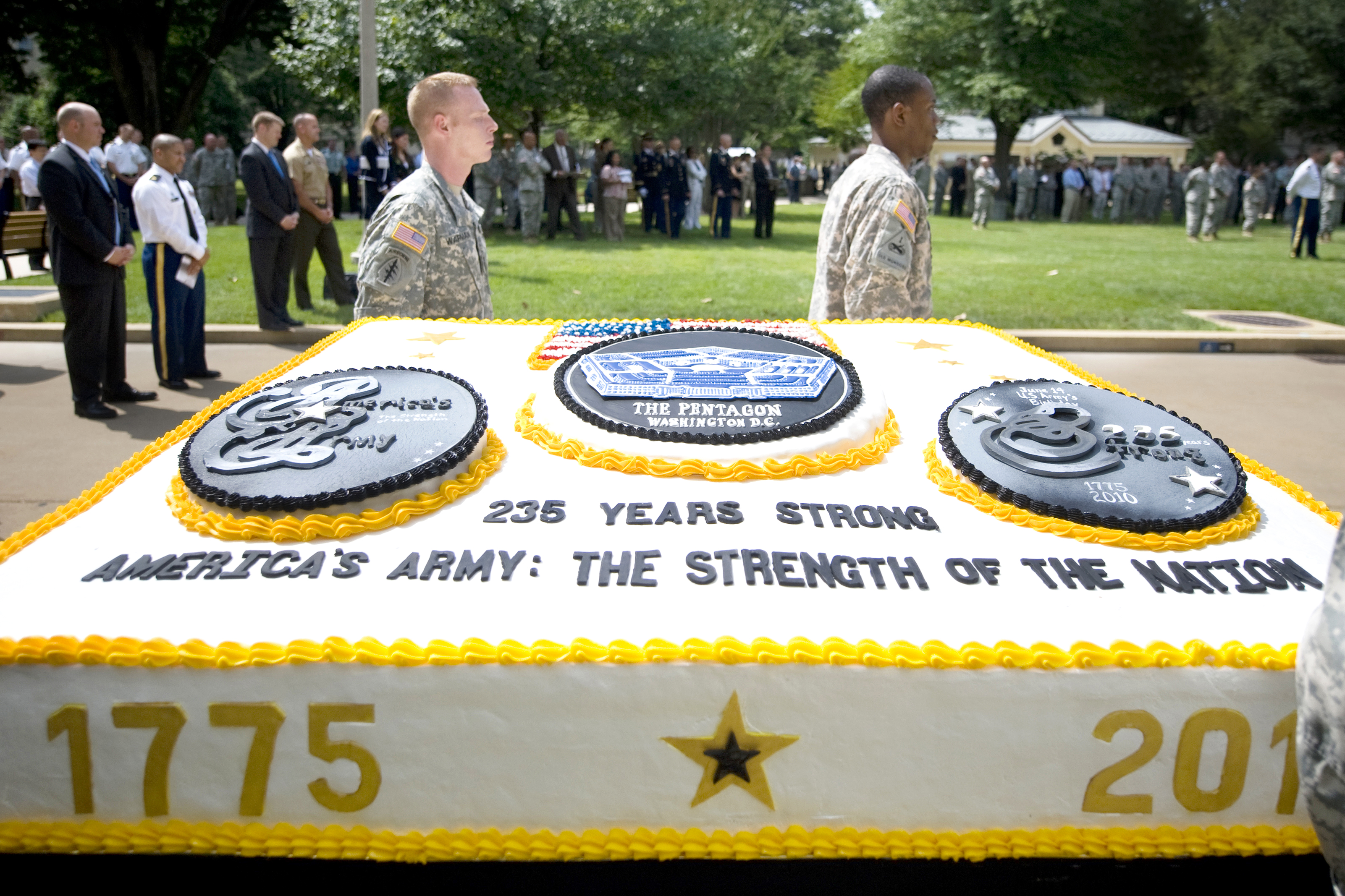 army logo cake