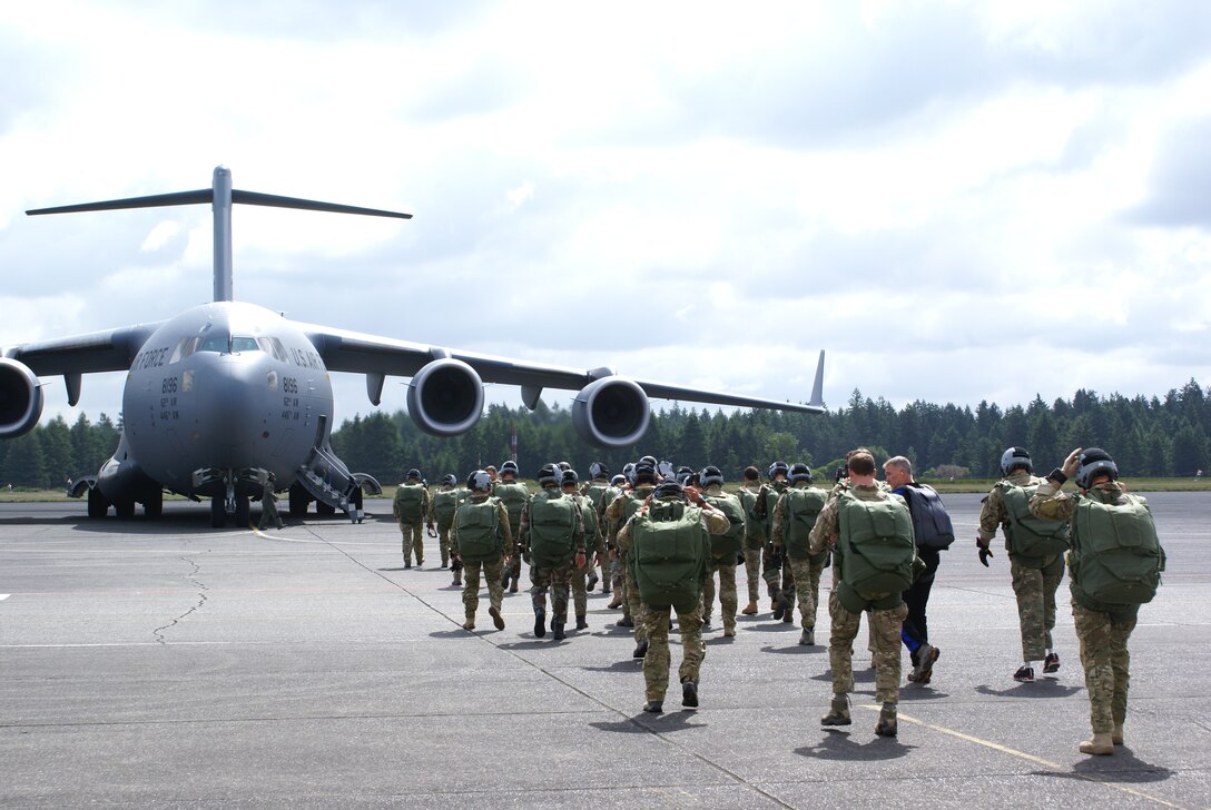 22 Special Tactics Squadron personnel drop