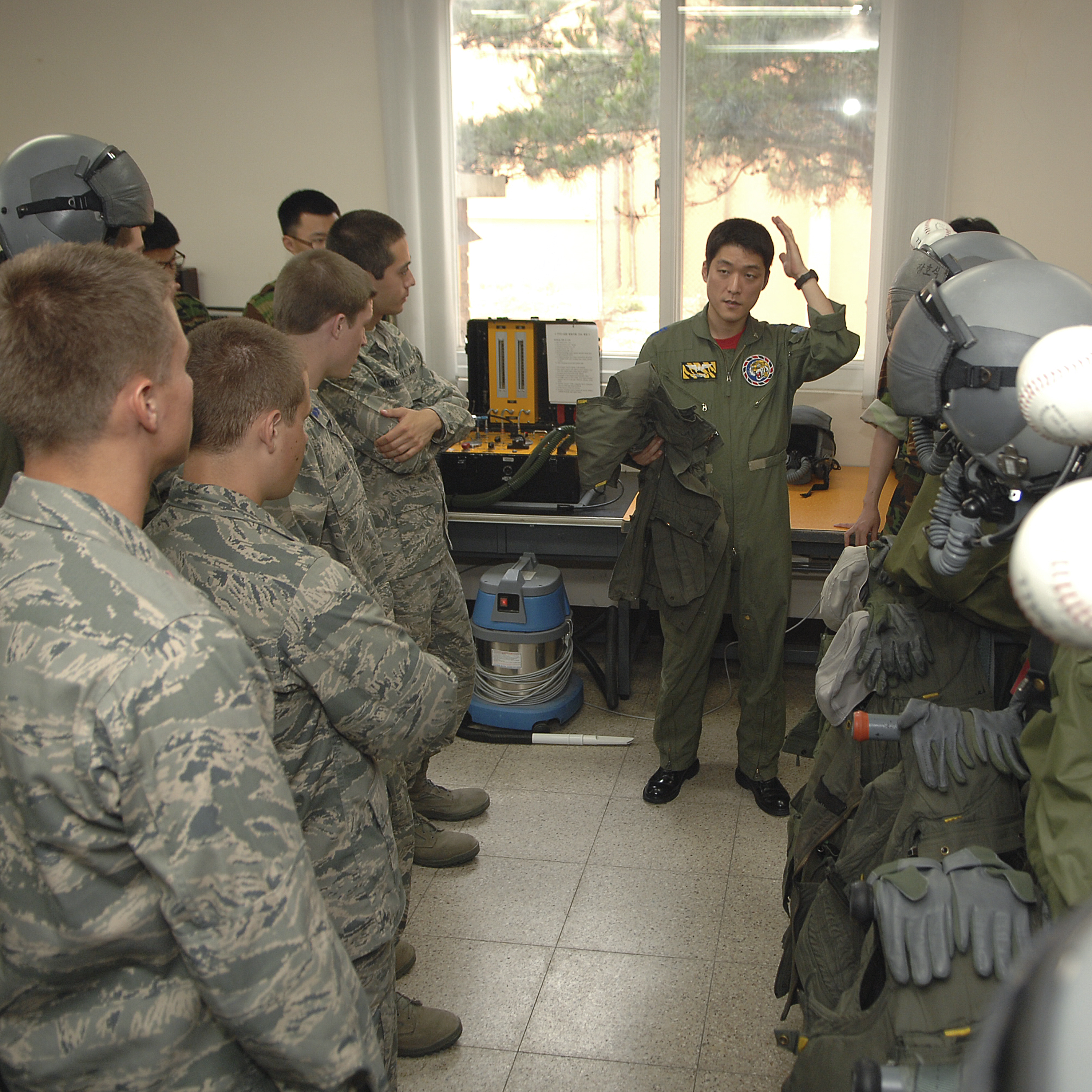 Future officers visit Kunsan > Pacific Air Forces > Article Display