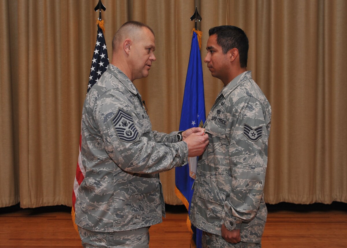 CMSAF visits NASIC, Wright-Patt > Wright-Patterson AFB > Article Display