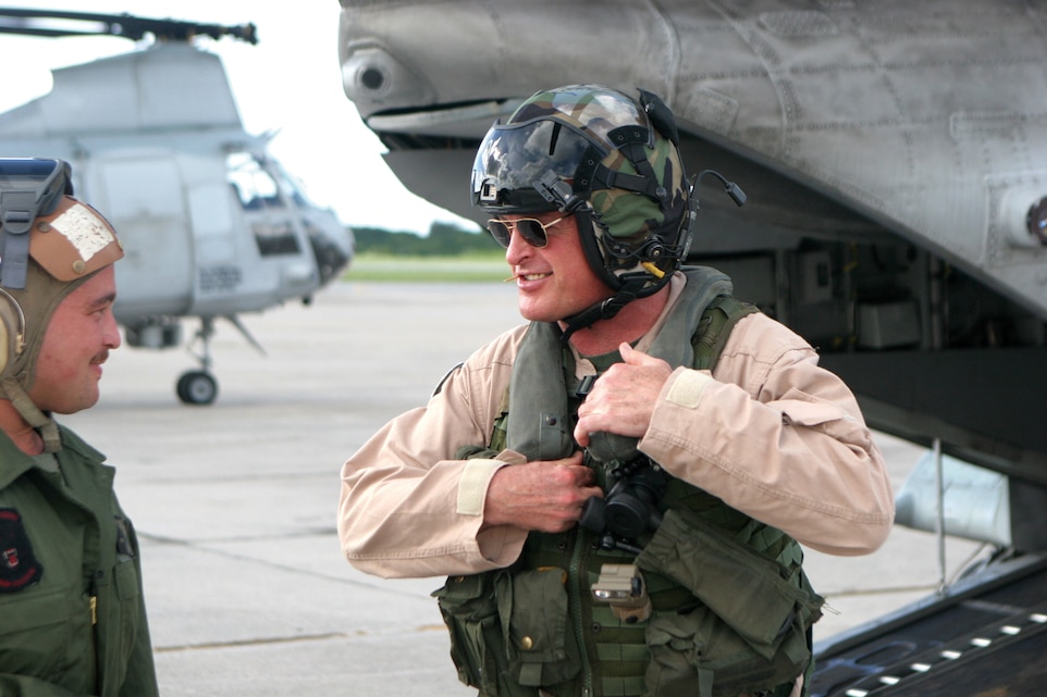 1st MAW CG prepares to depart island > Marine Corps Installations ...